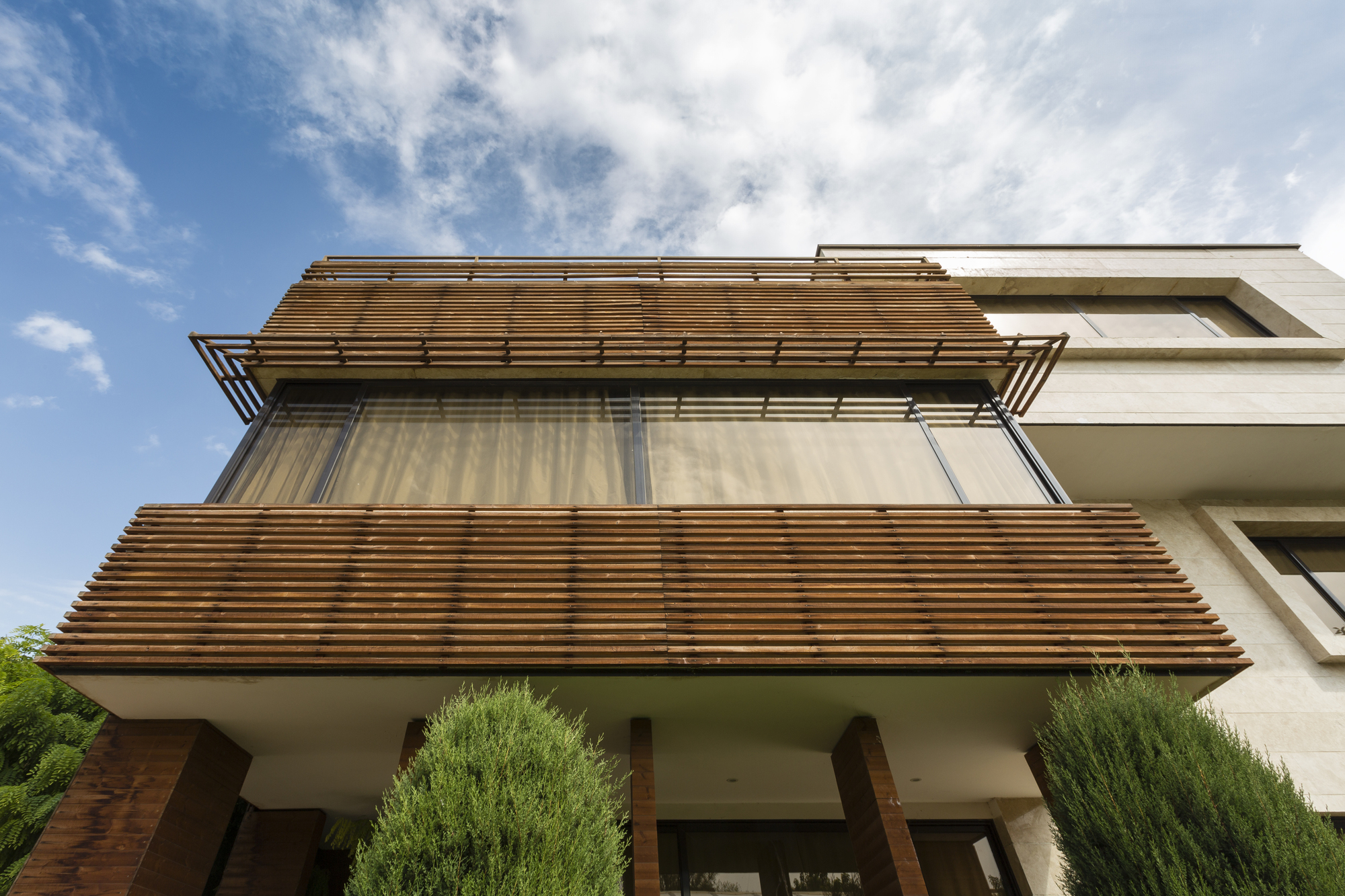 Gallery of Fardis Villa / DarianDesign - 3