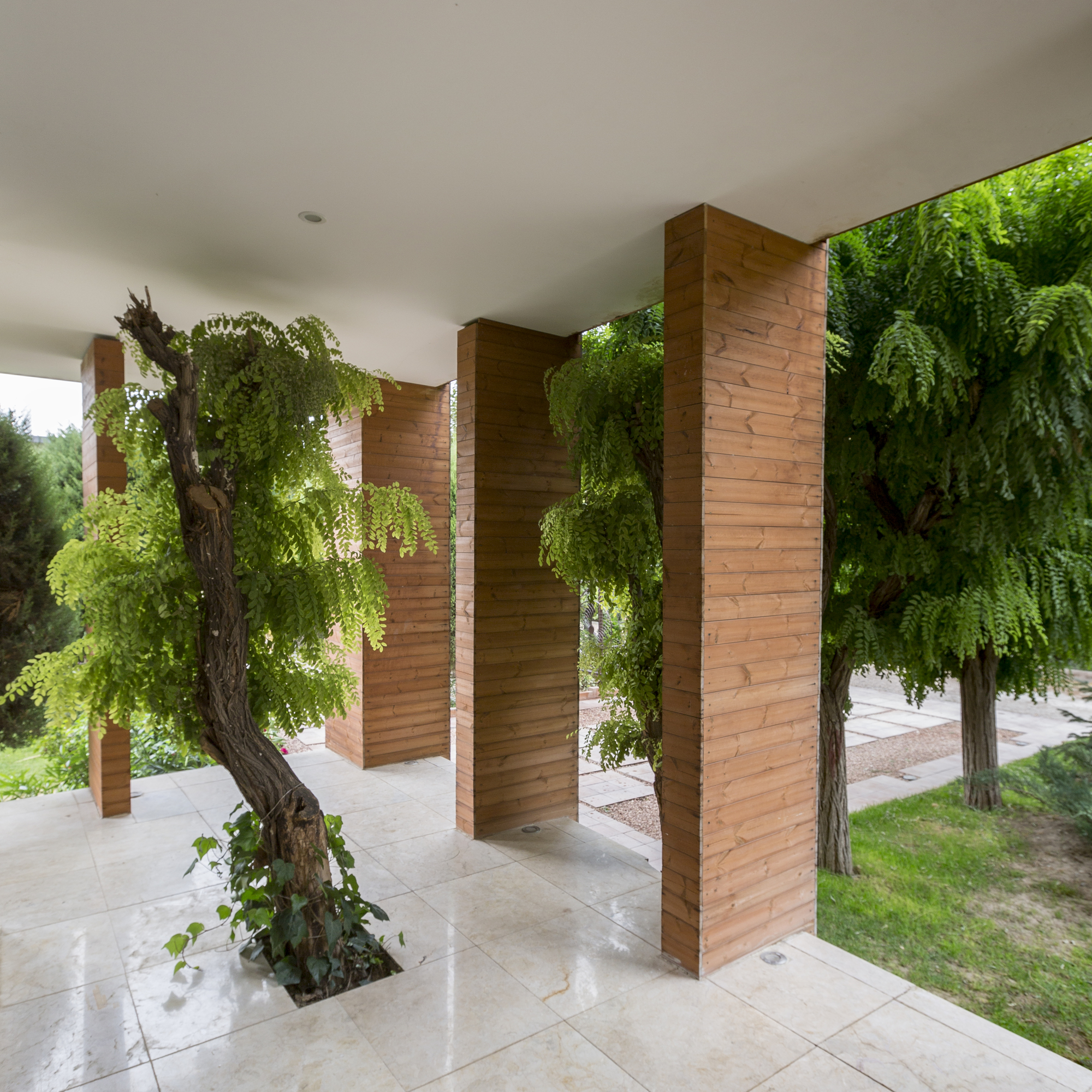 Gallery of Fardis Villa / DarianDesign - 4