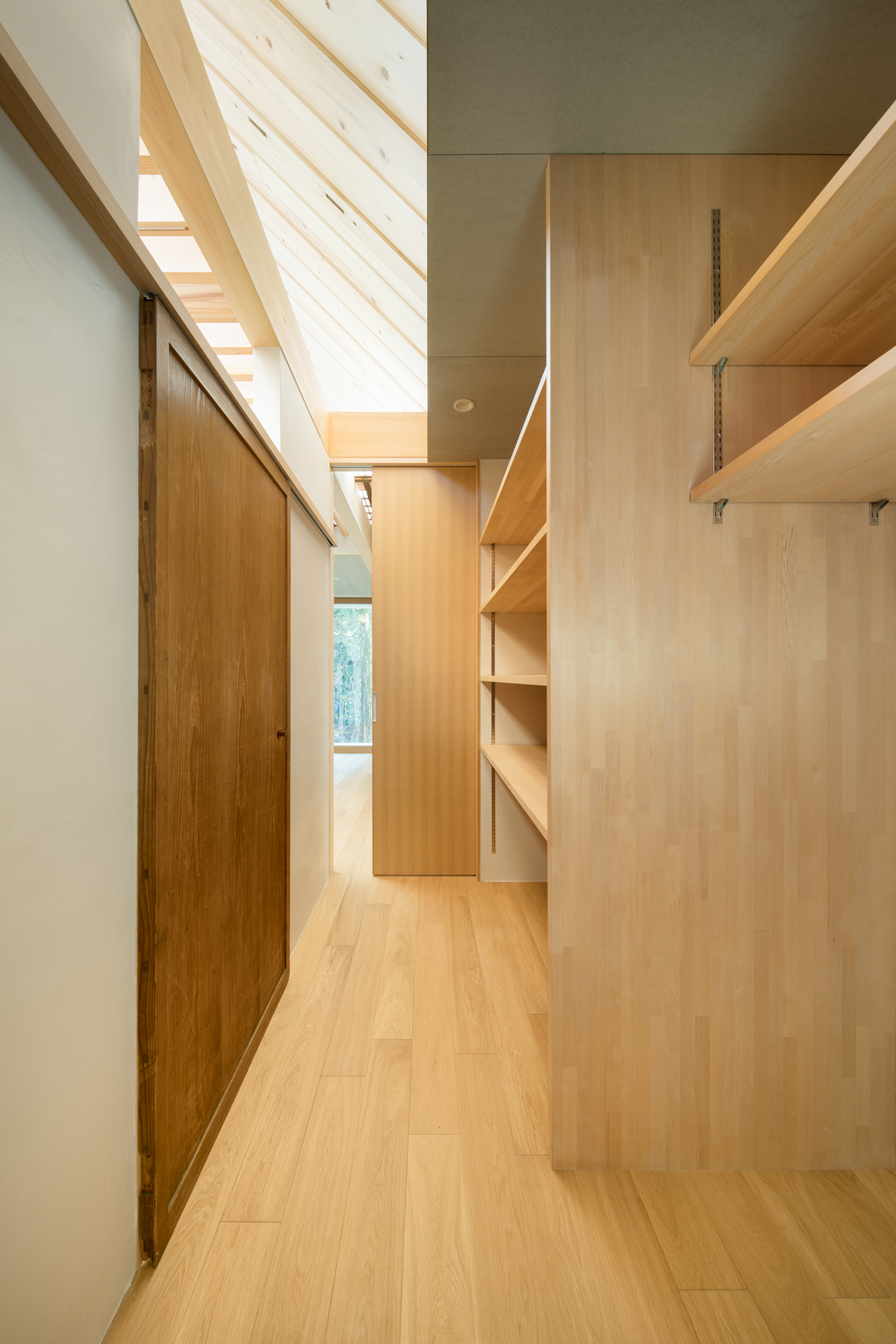 Gallery of Dutch Gable Roof House / Hiroki Tominaga-Atelier - 17