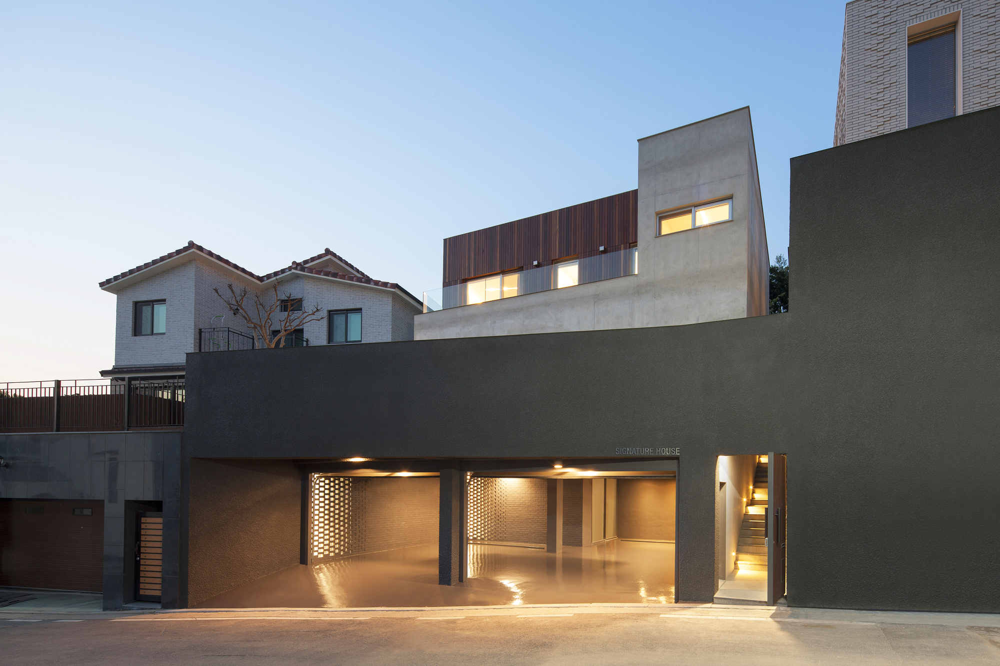 Gallery of Signature House / 100A associates - 10