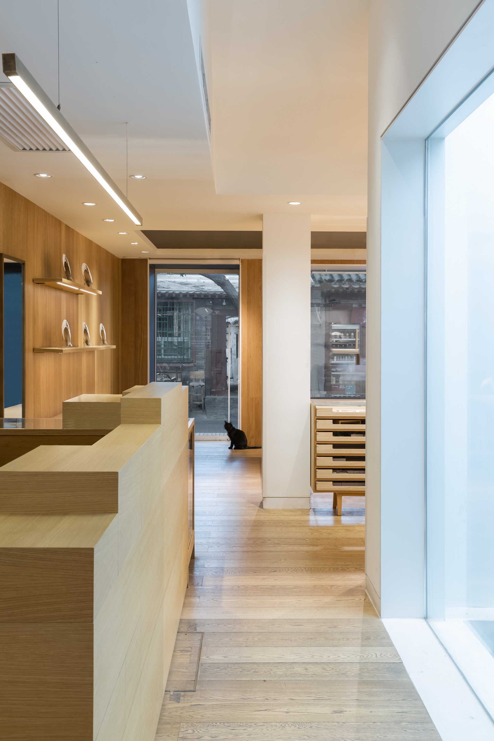 Gallery of JING FAN / Golucci Interior Architects - 9