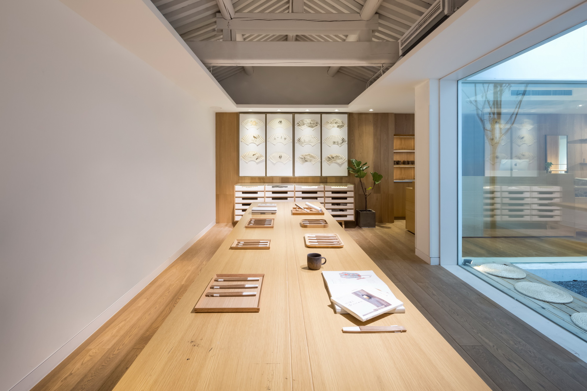 Gallery of JING FAN / Golucci Interior Architects - 12