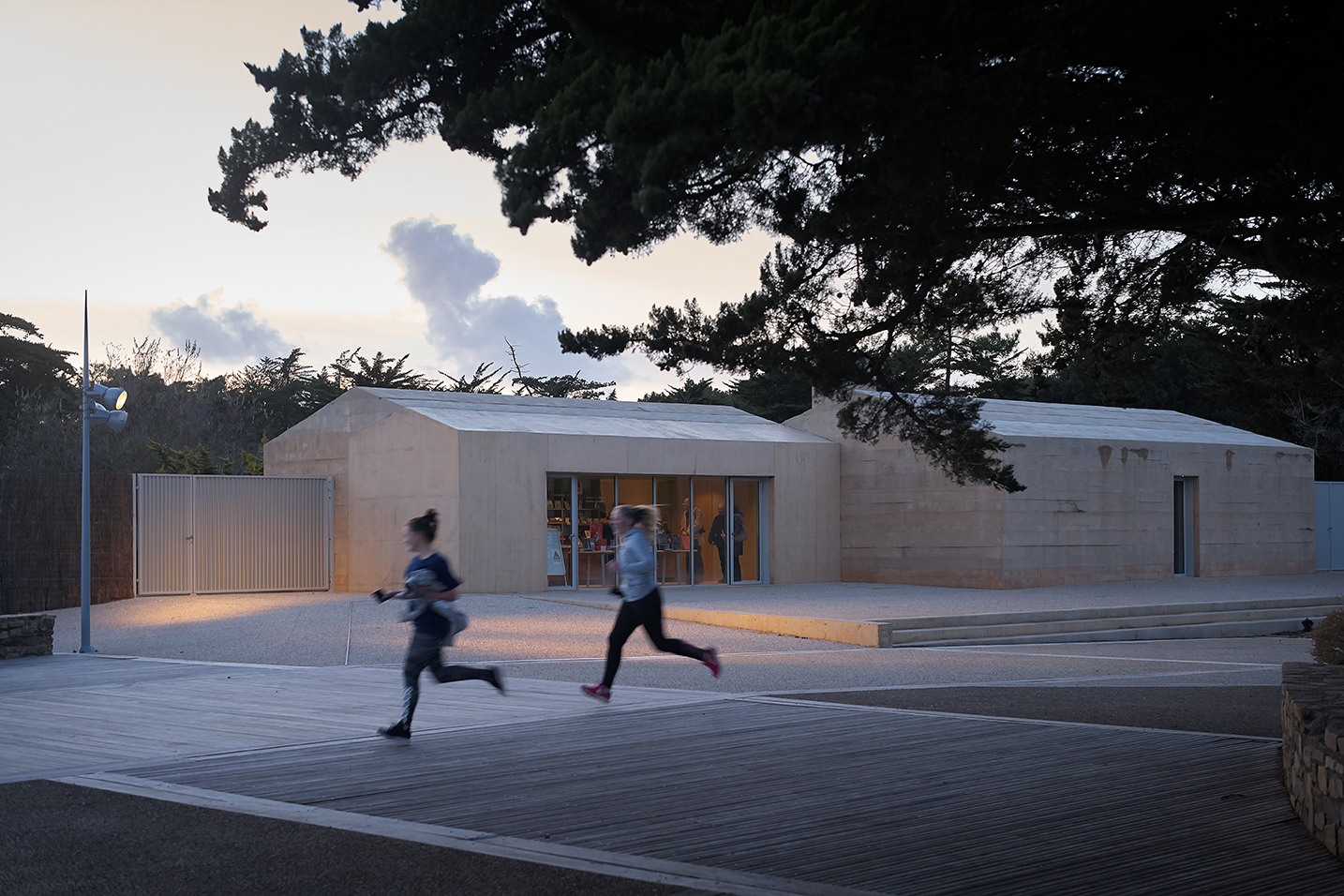 Gallery of Welcome Pavilion Museum Clemenceau / Titan - 4