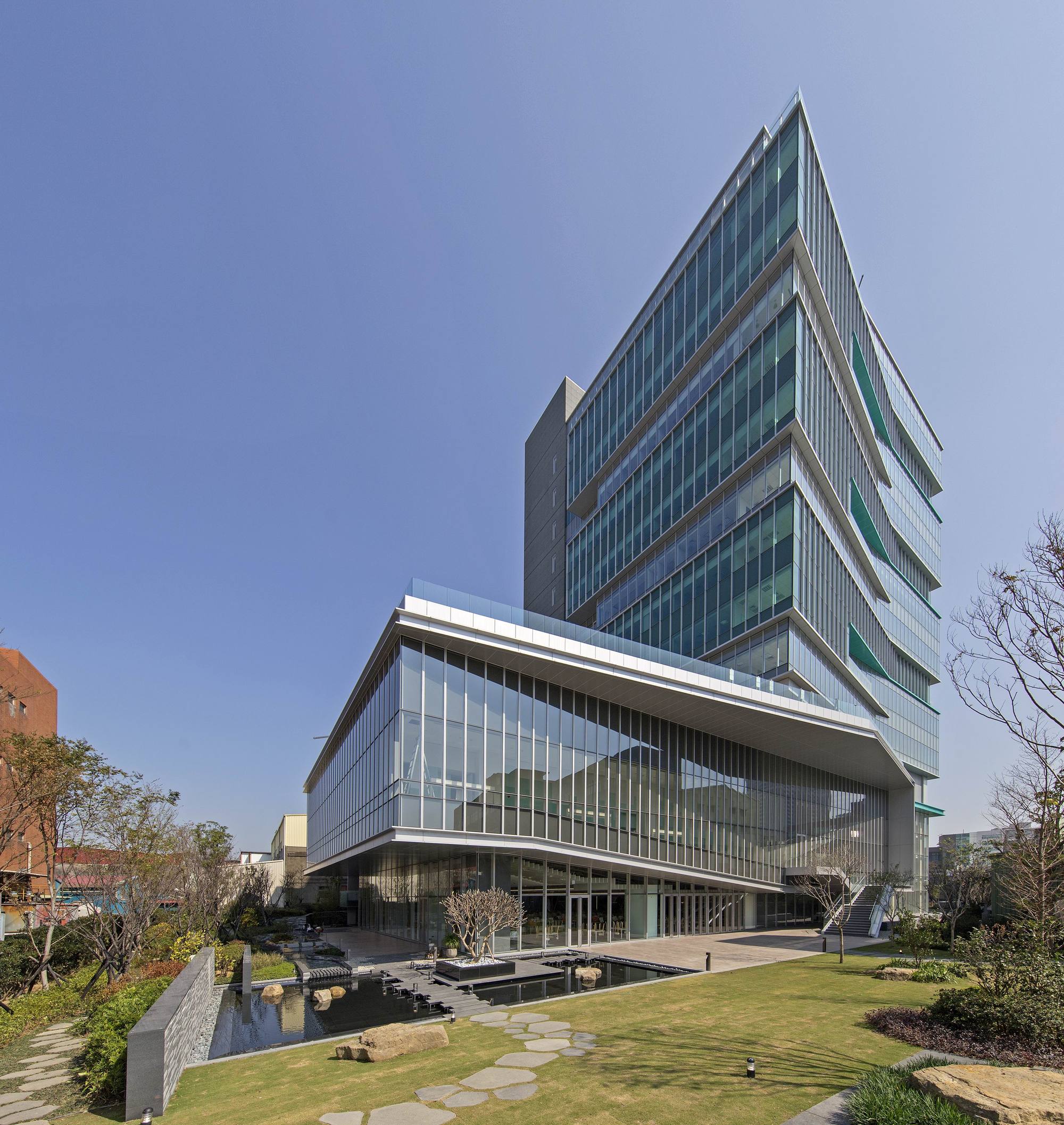 Gallery of E.SUN Bank / JJP Architects & Planners - 21