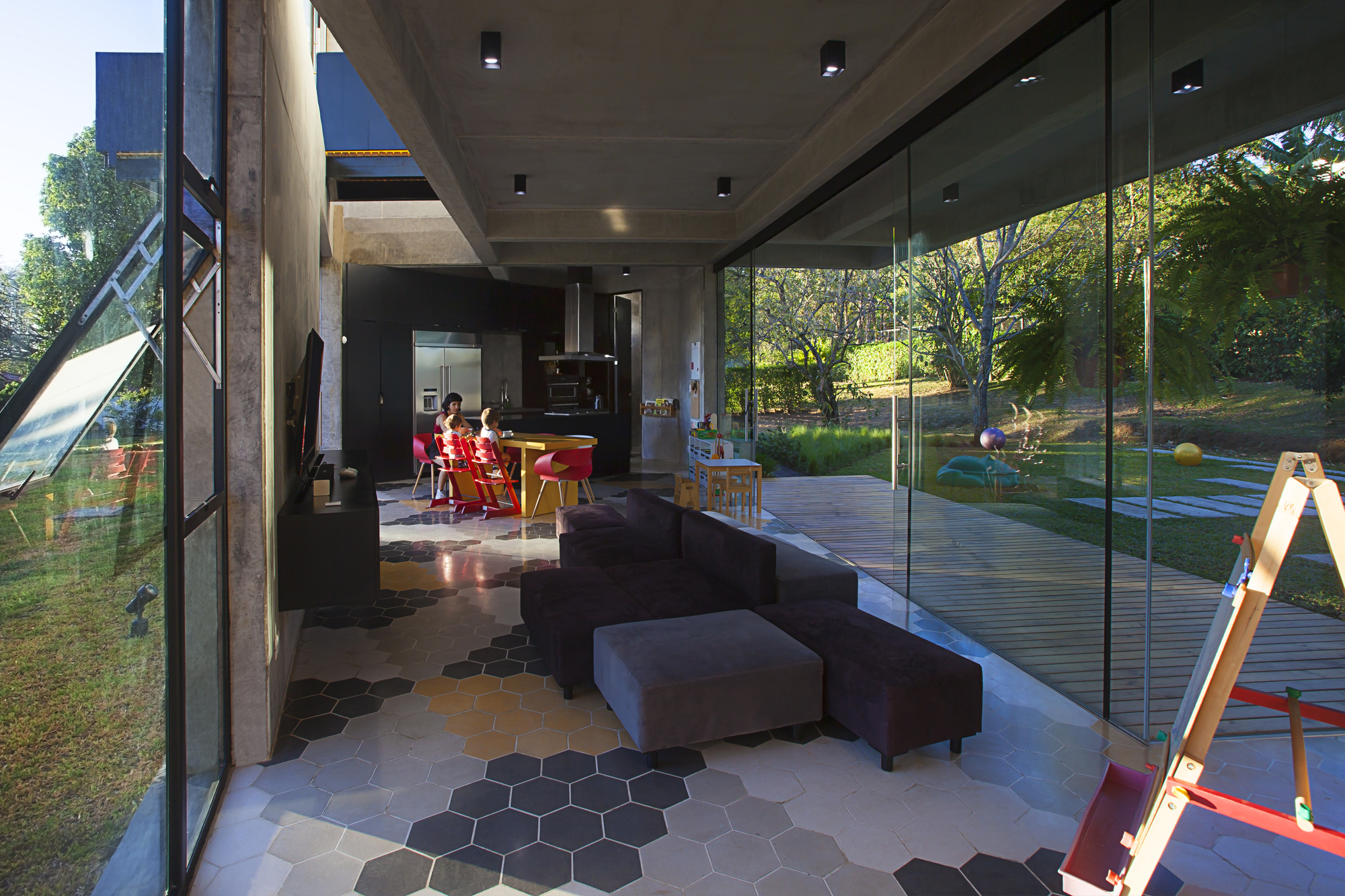 Gallery of MENARI Residence / Ecostudio Architects - 4