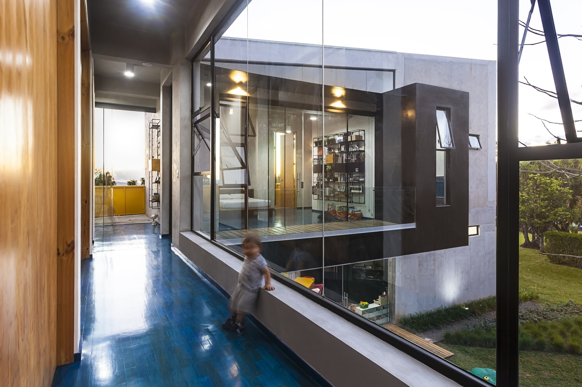 Gallery of MENARI Residence / Ecostudio Architects - 3