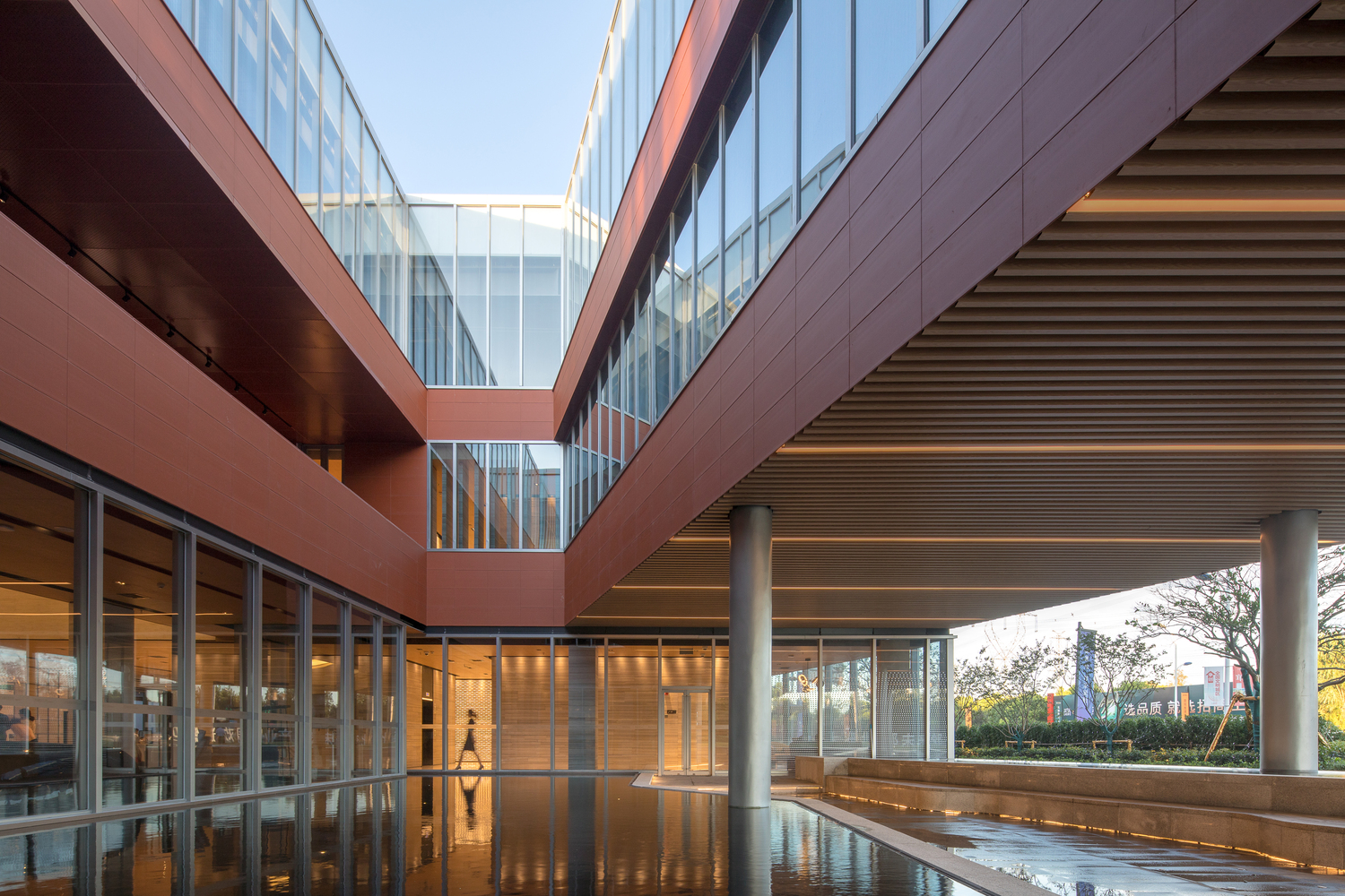 Gallery of Shanghai Vanke Qichen Community Center / Shenzhen Huahui ...