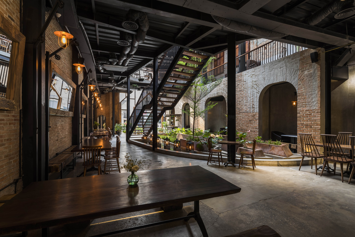 Gallery of Bars and Restaurants: 50 Examples in Plan and Section - 7