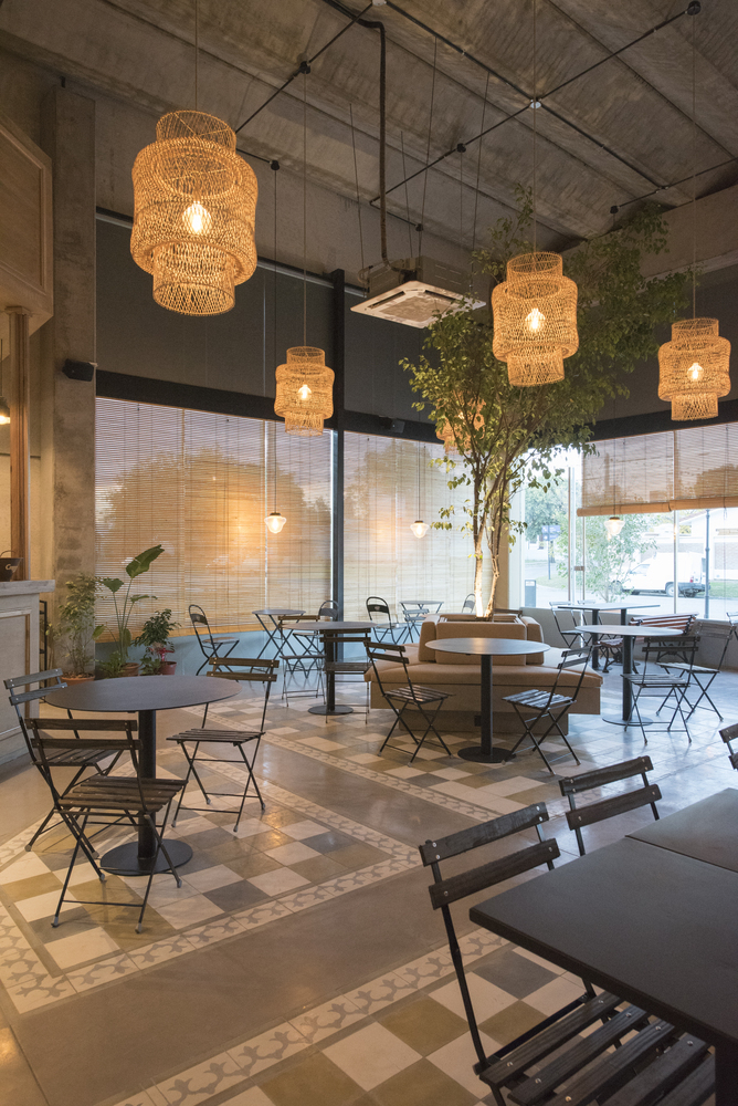 Gallery of Bars and Restaurants: 50 Examples in Plan and Section - 96