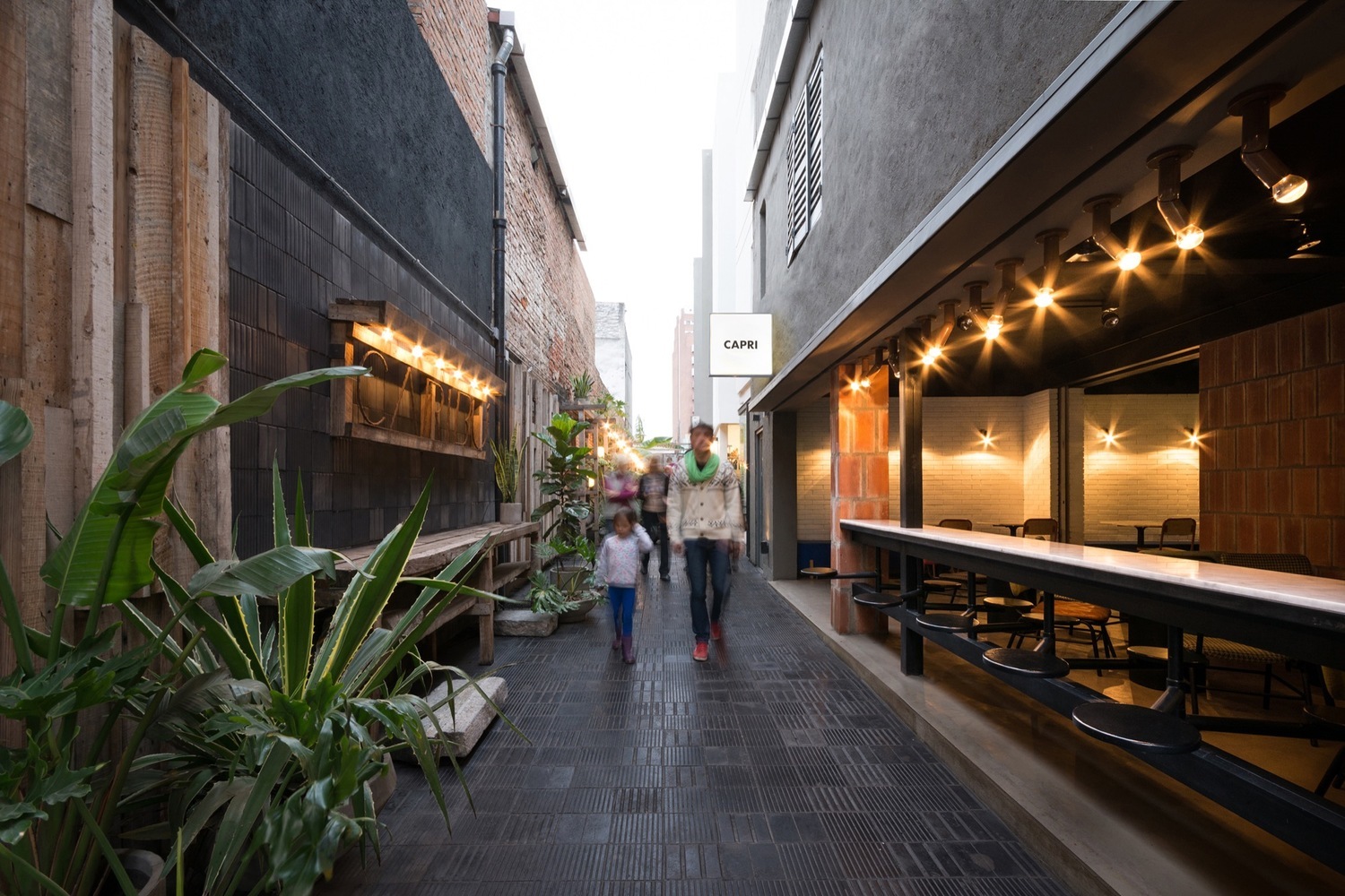 Gallery of Bars and Restaurants: 50 Examples in Plan and Section - 123