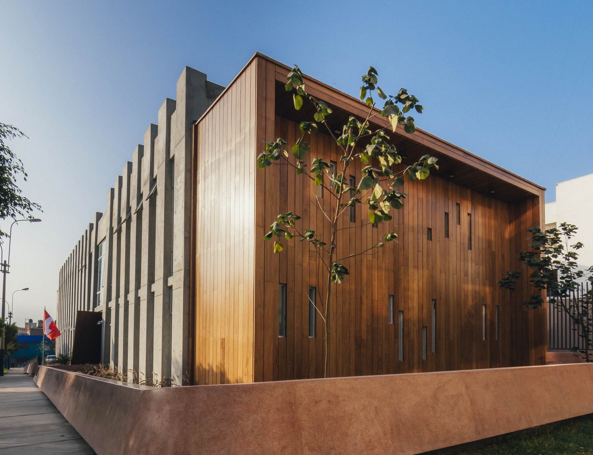 Galería de Biblioteca Comunitaria en La Molina / Gonzalez Moix ...