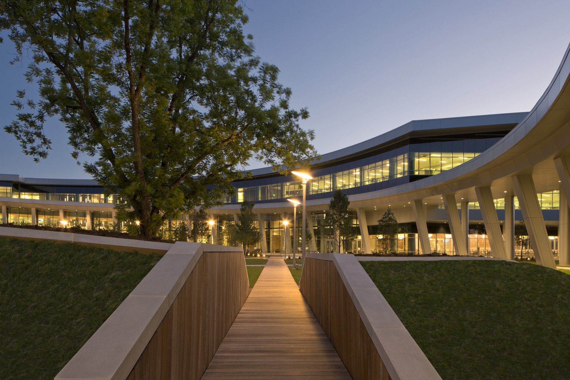 Gallery of CenturyLink Technology Center of Excellence / Moody Nolan - 8