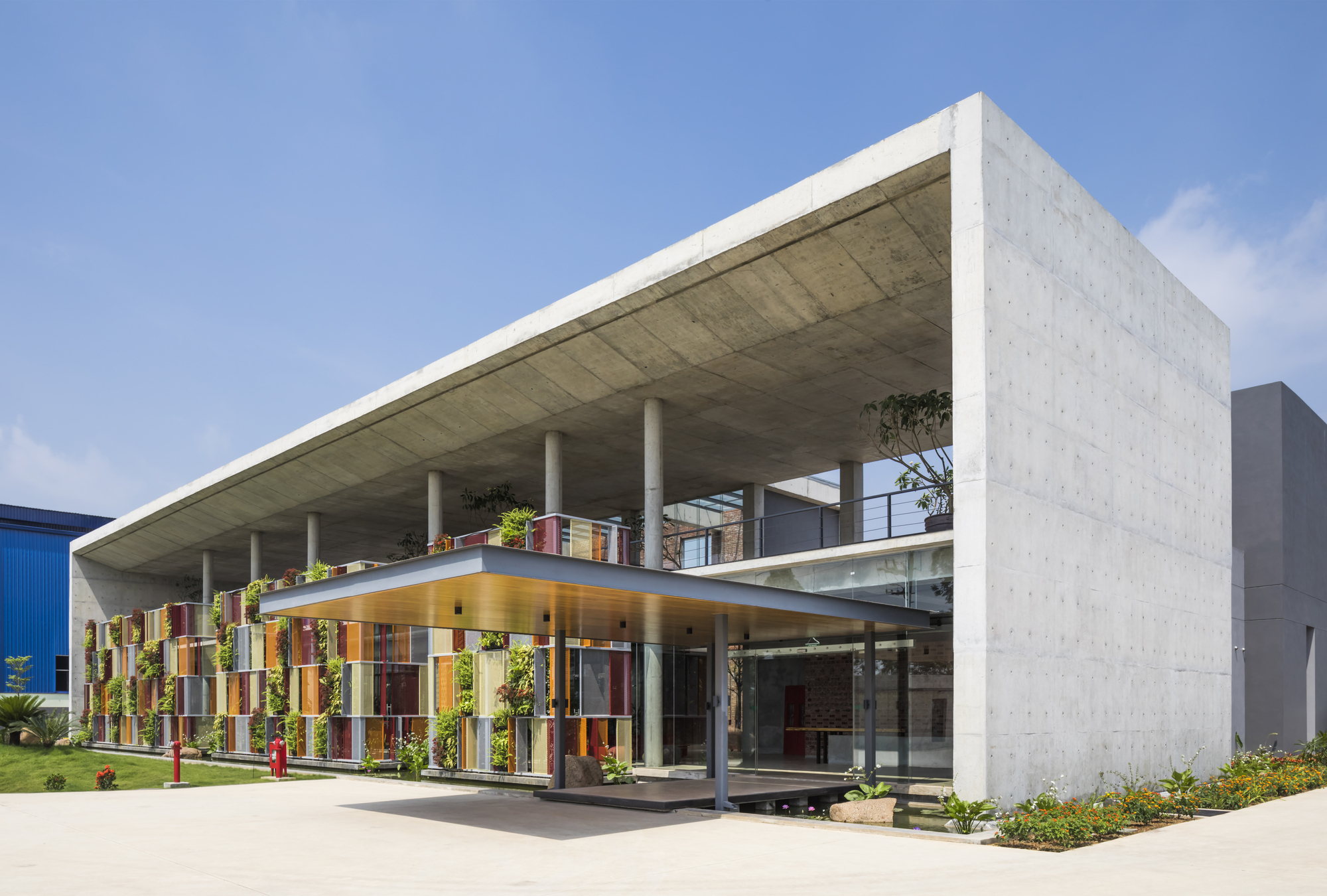 Gallery of Star Engineers, Administrative Building and Factory / Studio ...