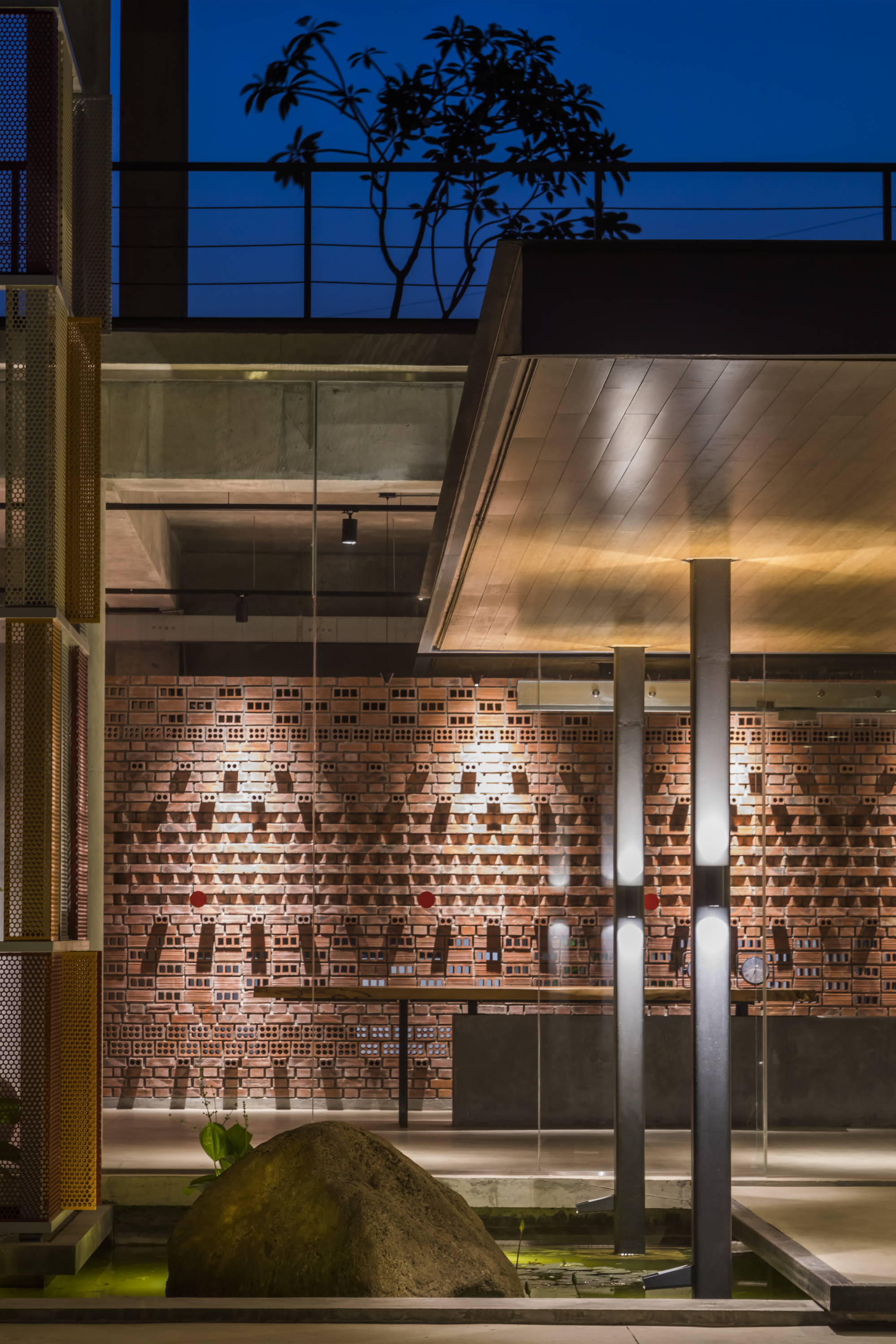 Gallery of Star Engineers, Administrative Building and Factory / Studio ...