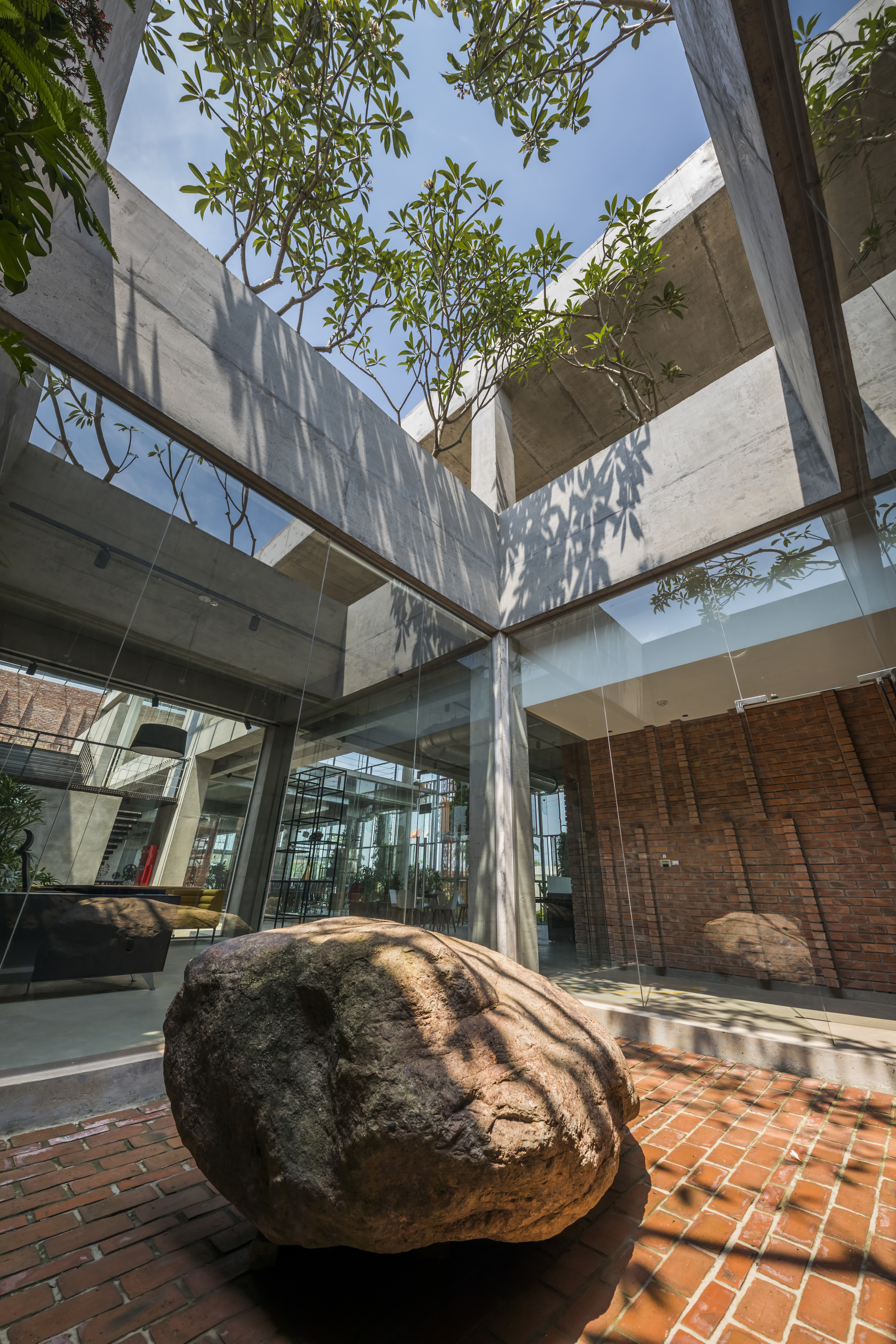 Gallery of Star Engineers, Administrative Building and Factory / Studio ...