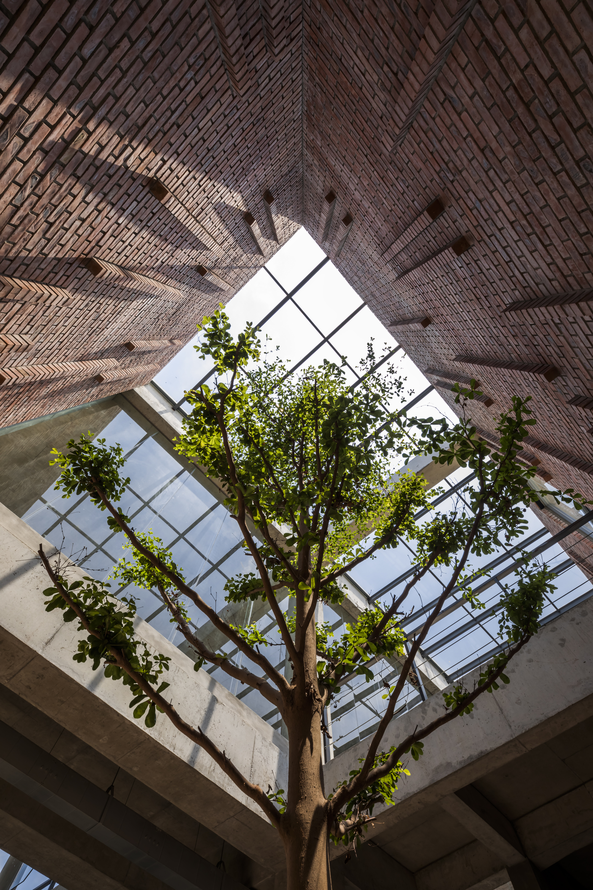 Gallery of Star Engineers, Administrative Building and Factory / Studio ...