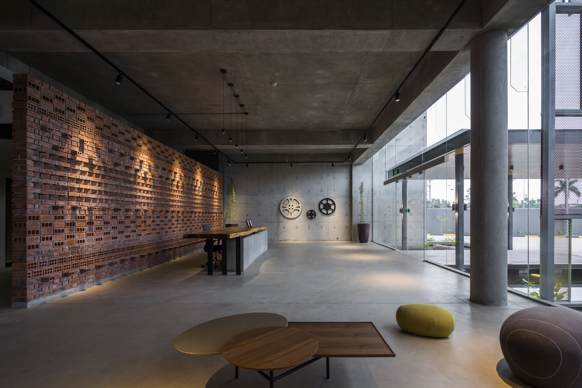 Galeria de Edifício Administrativo e Fábrica de Star Engineers / Studio ...