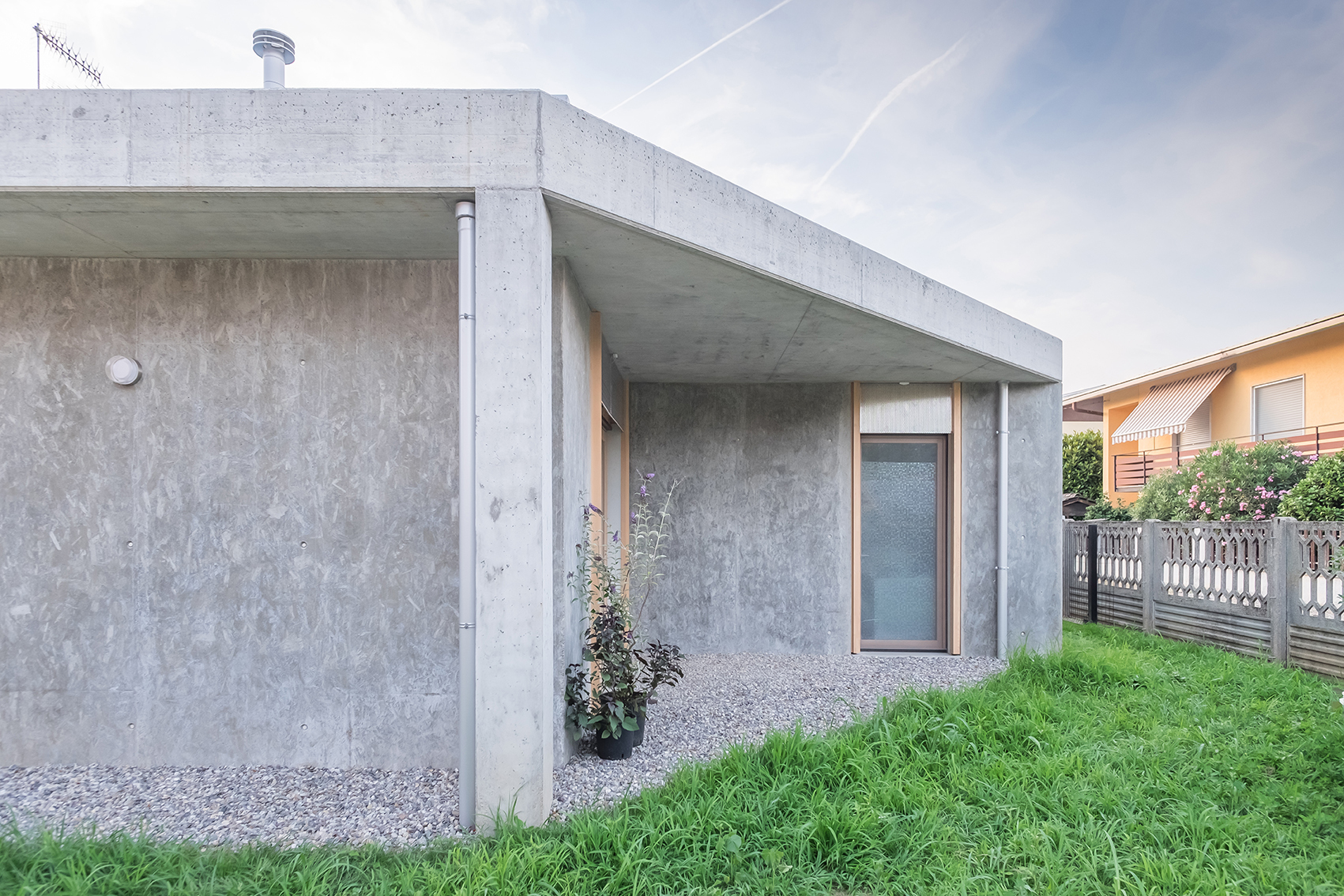 Gallery of FGN House / O A S I Architects - 11