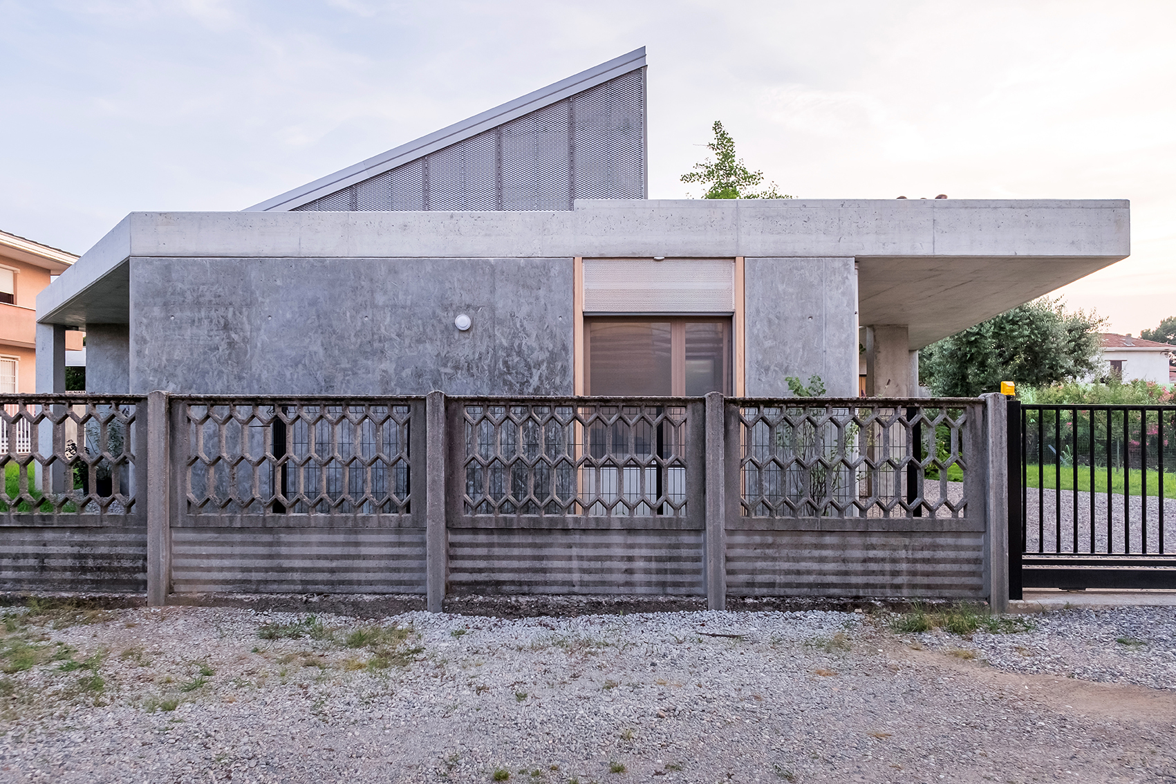 Gallery of FGN House / O A S I Architects - 10