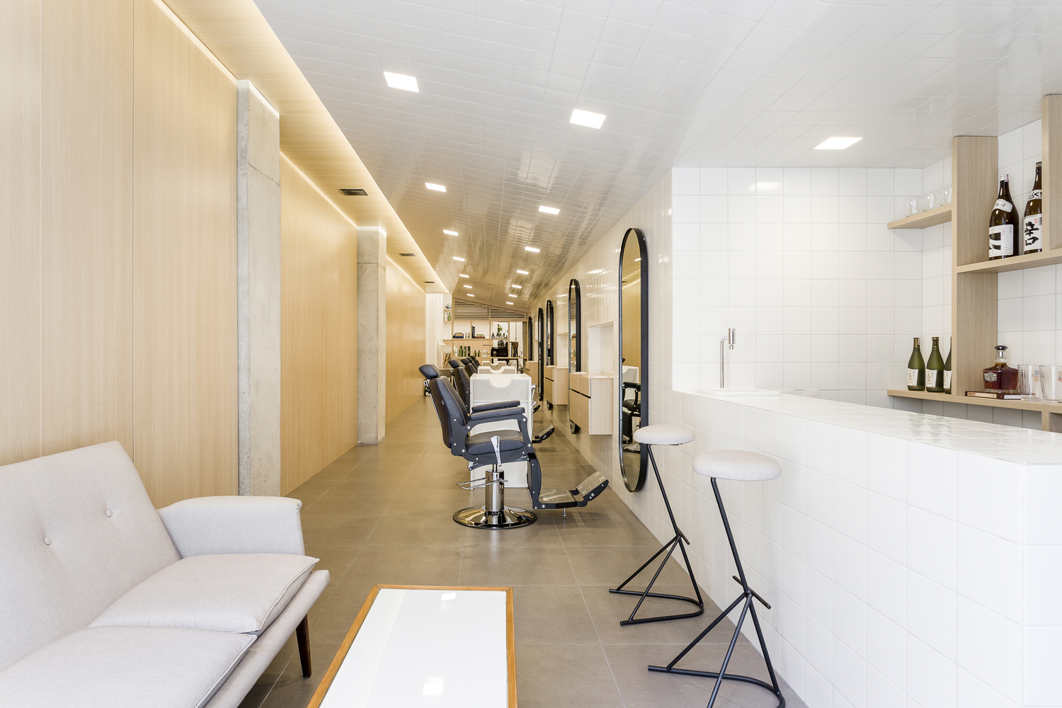 Gallery of Hair Salons and Barbershops: Examples in Plan and Section - 27