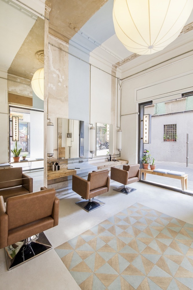 Gallery of Hair Salons and Barbershops: Examples in Plan and Section - 29