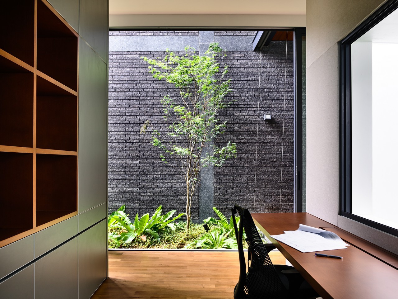 Gallery of The Space Between Walls / HYLA Architects - 10