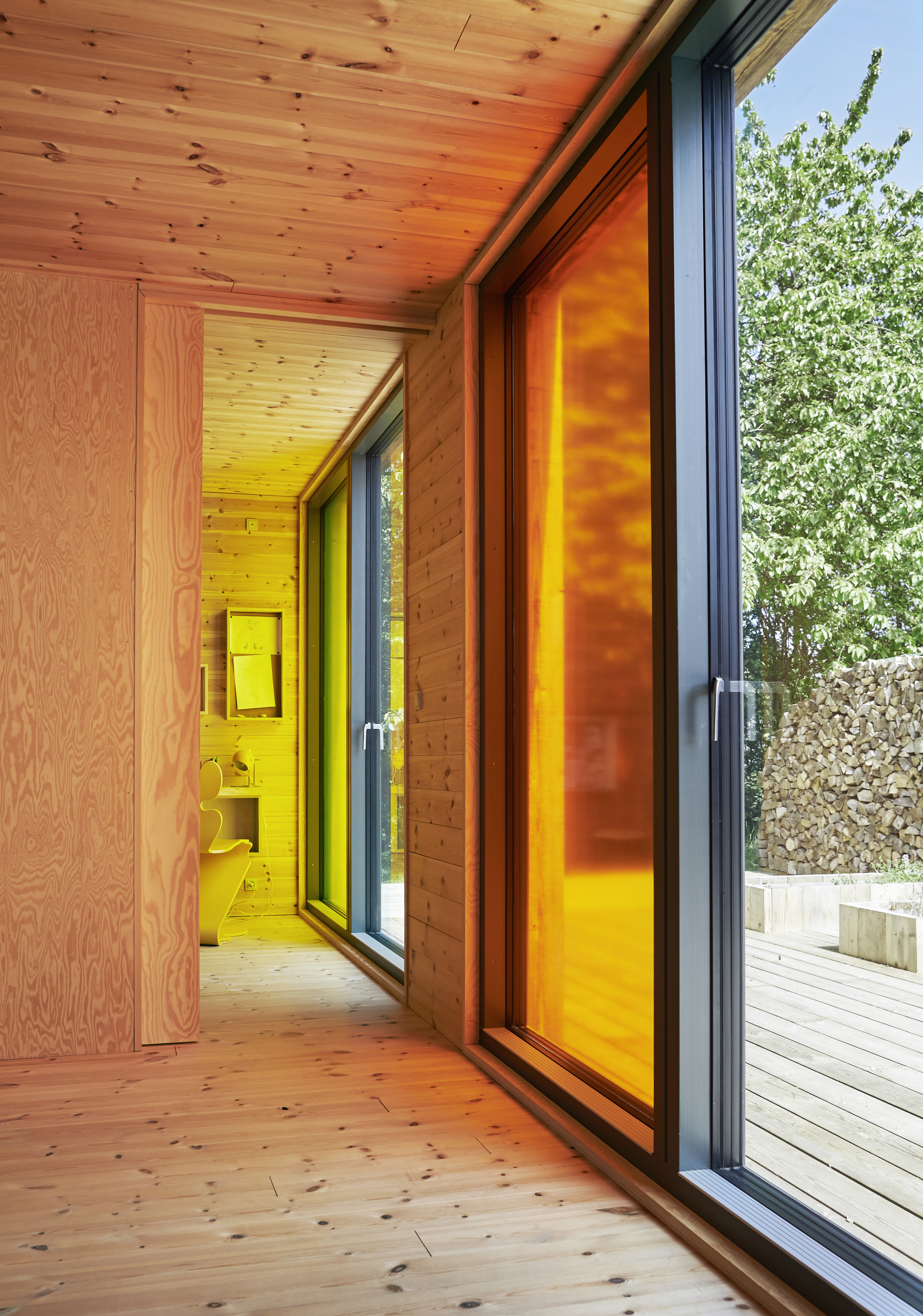Galería de Una casa de Verano colorida / KarstenK Design, Decoration ...