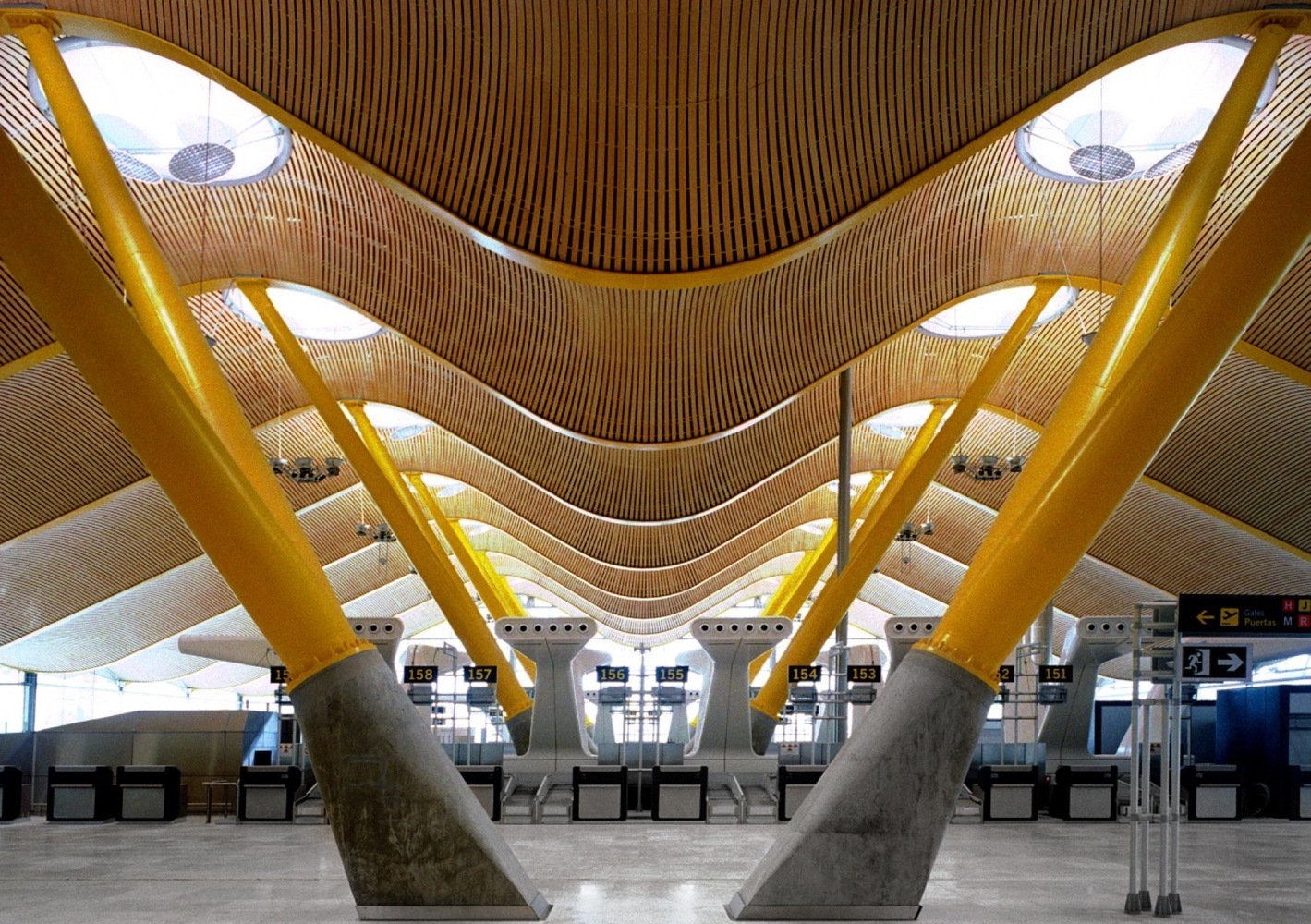 Gallery of Airports: Examples in Plan & Section - 3
