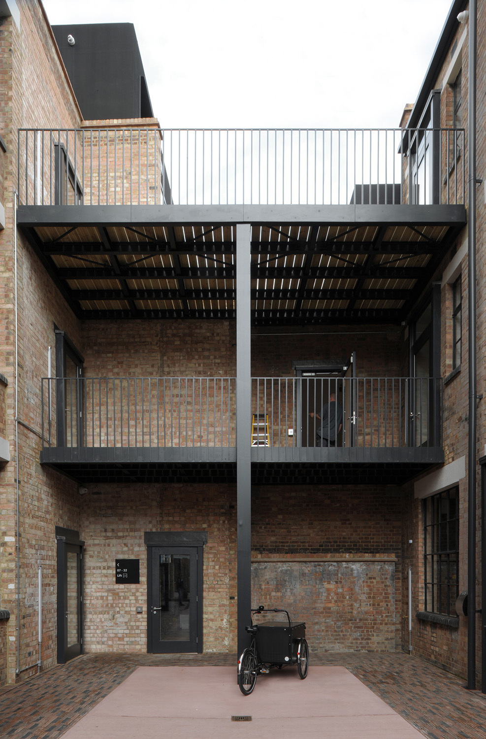 Gallery of De Beauvoir Block / Henley Halebrown - 2