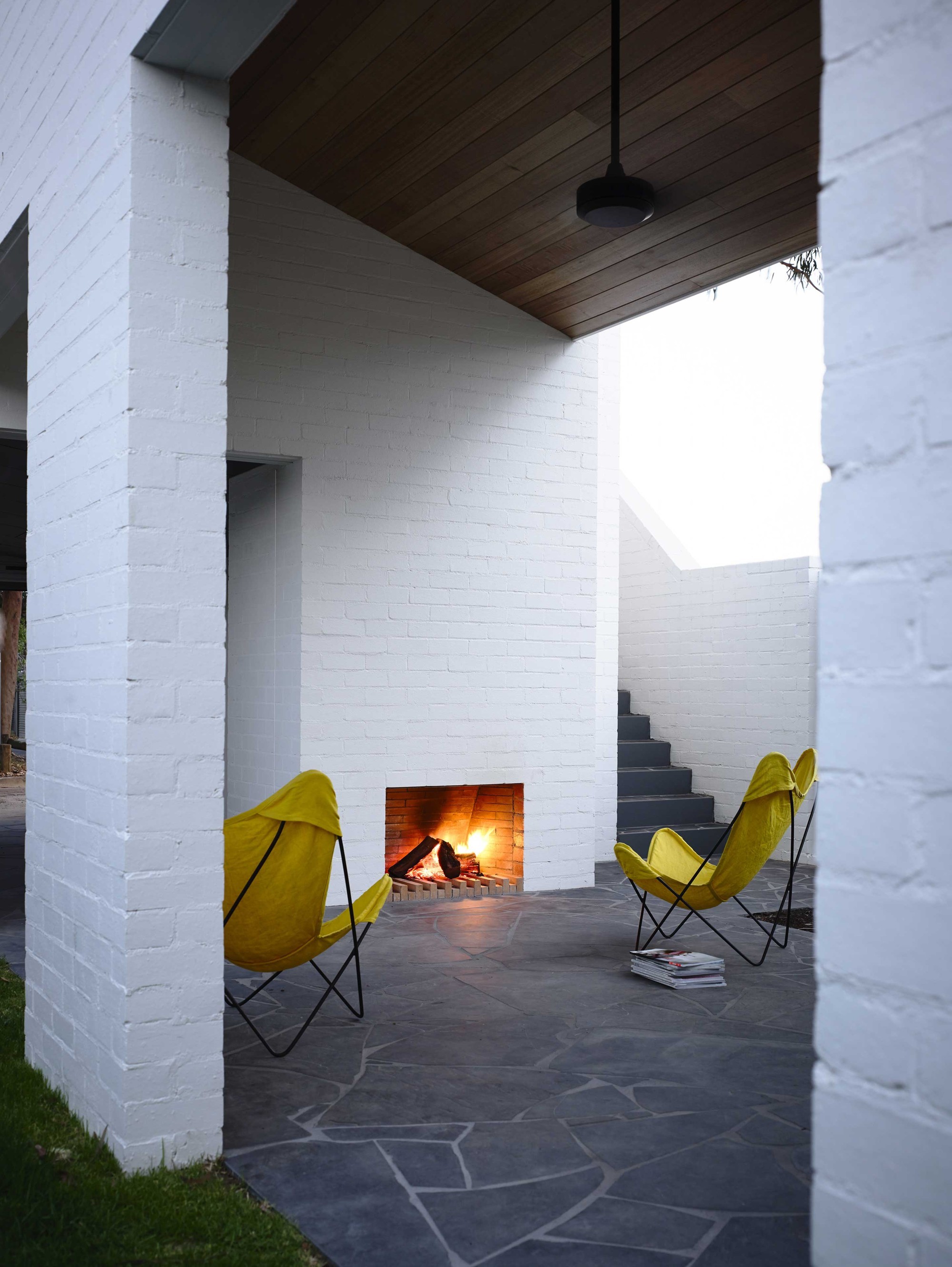 Gallery of 35 Fireplaces that Spark Architectural Interest - 20