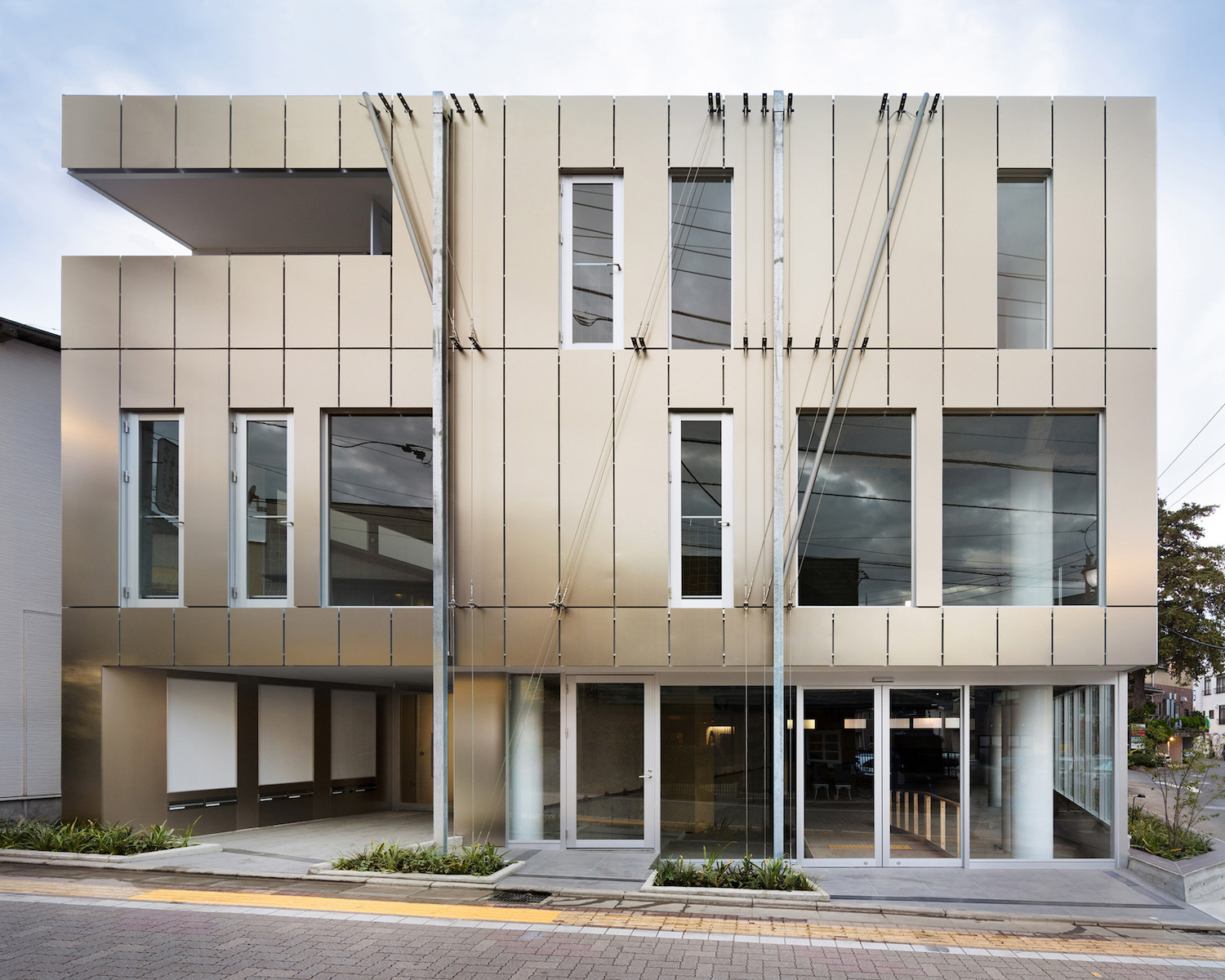 Gallery of Kugayama South Gate Building / Ryuichi Sasaki / Sasaki ...