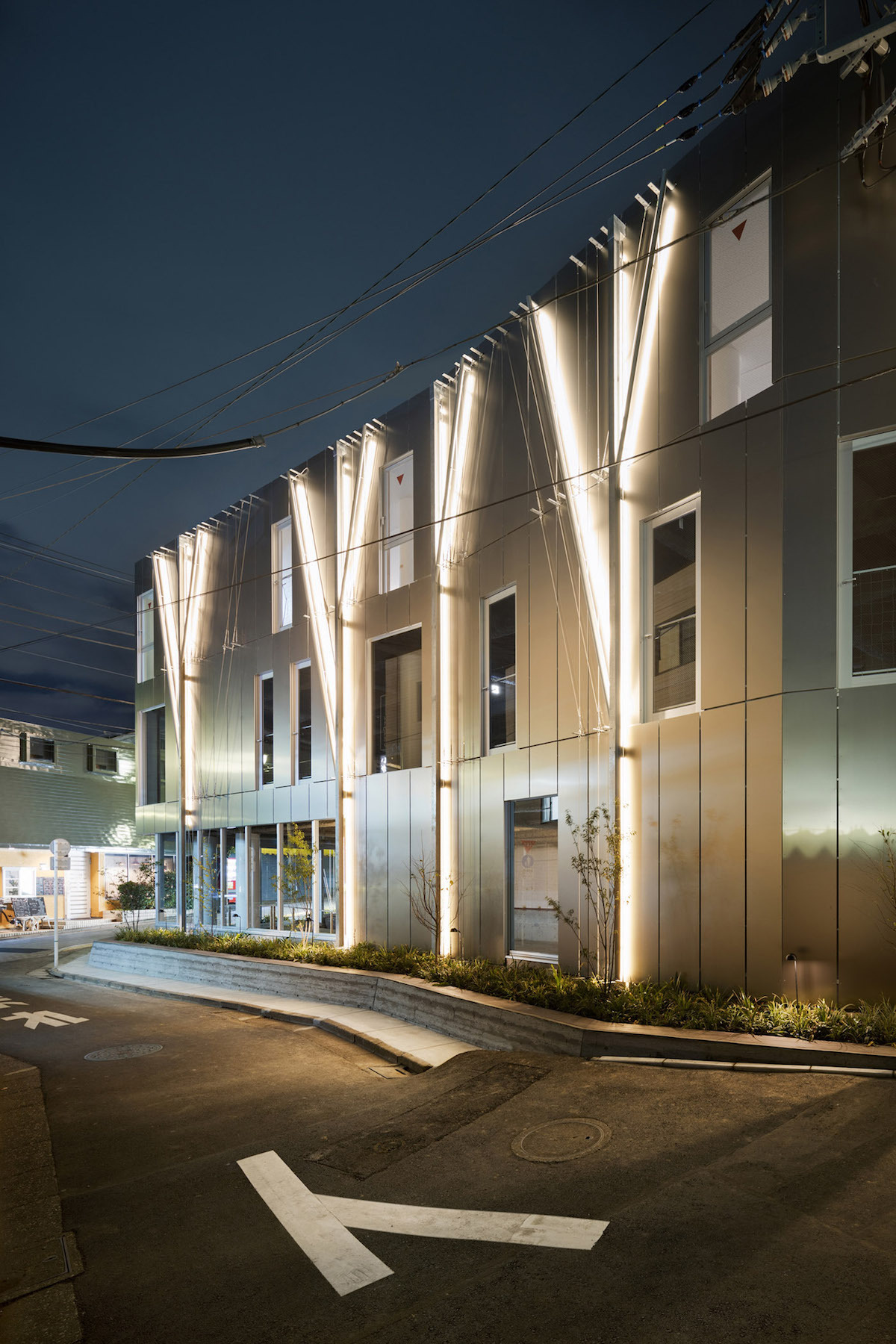 Gallery of Kugayama South Gate Building / Ryuichi Sasaki / Sasaki ...