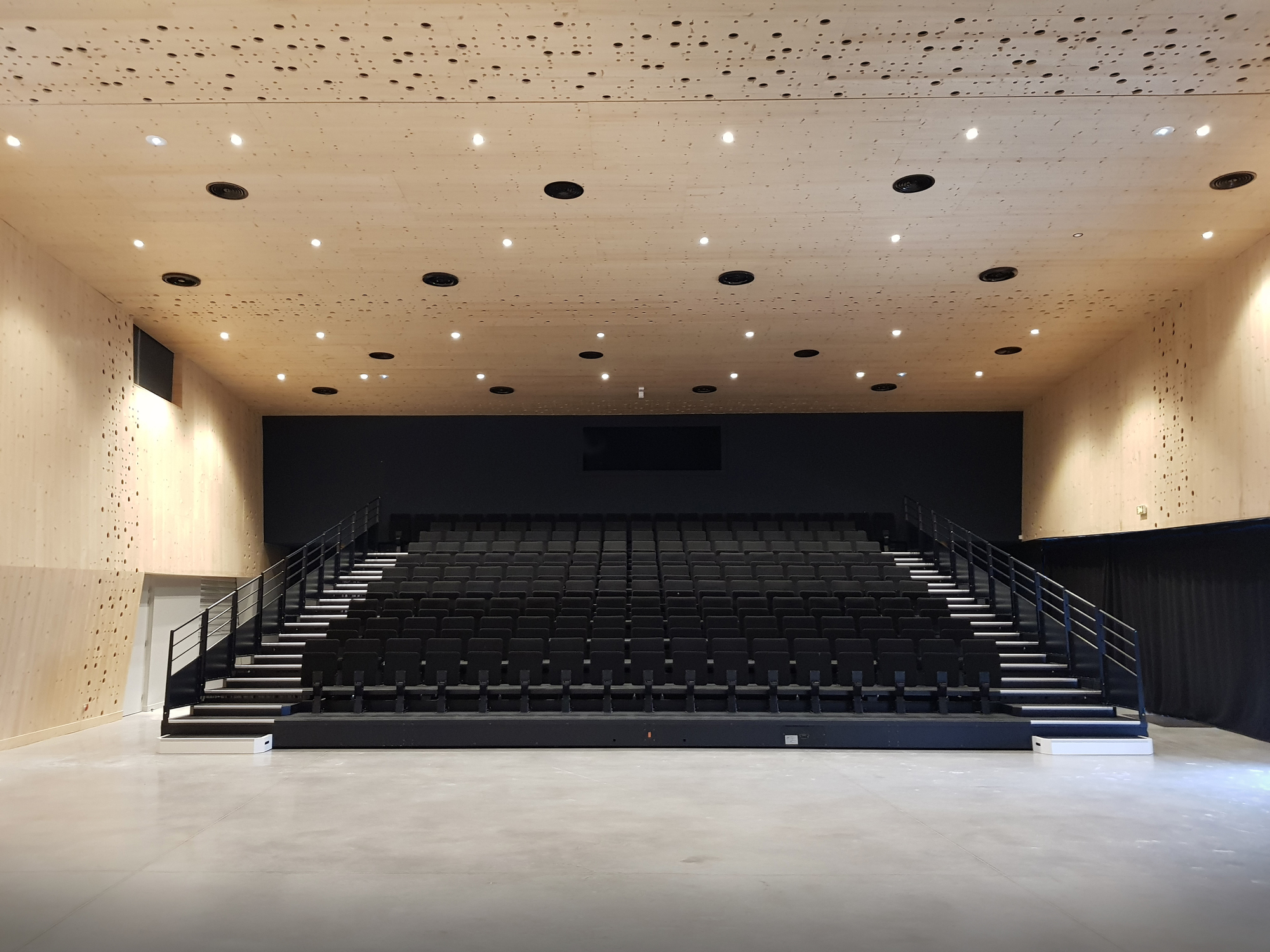 Gallery of Event Hall / SPACES Architecture - 2