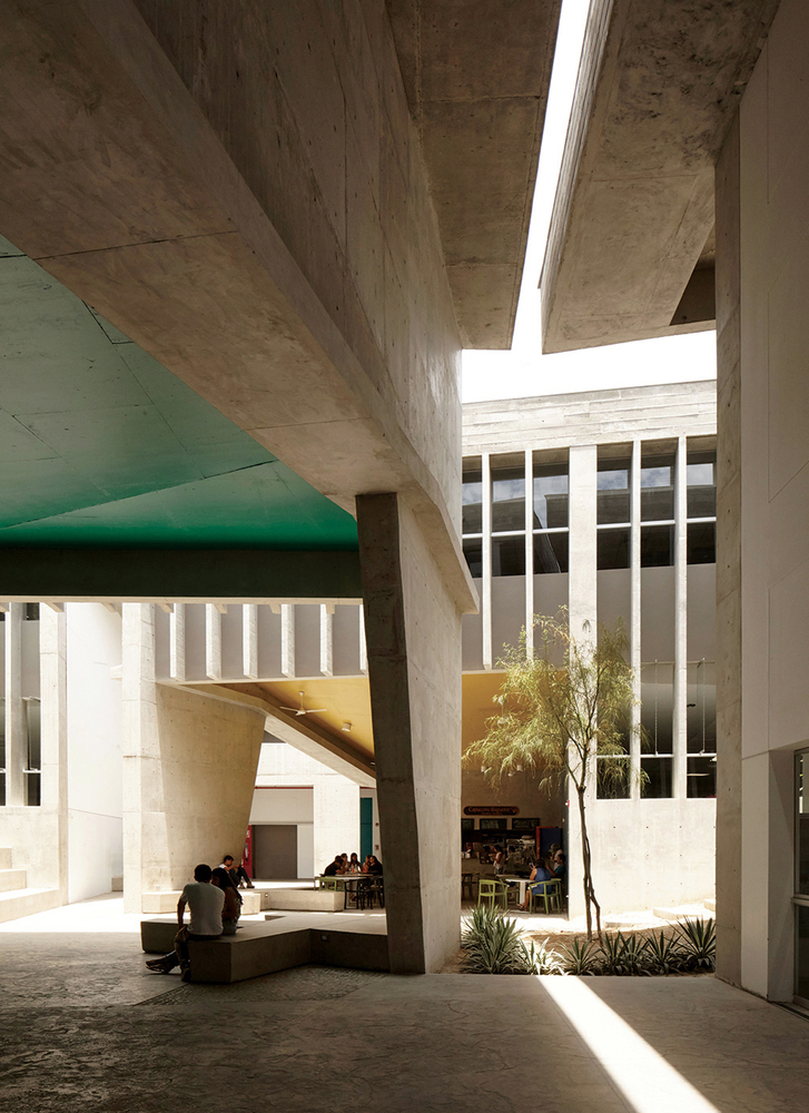 Gallery of Barclay & Crousse's University of Piura Edificio E in Peru ...