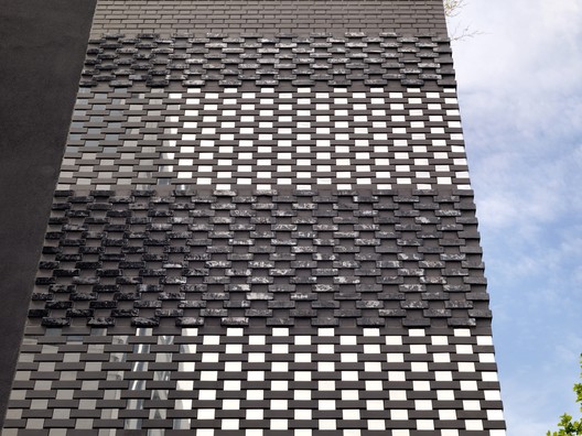 Black Volcano / Urban Mesh Design | ArchDaily