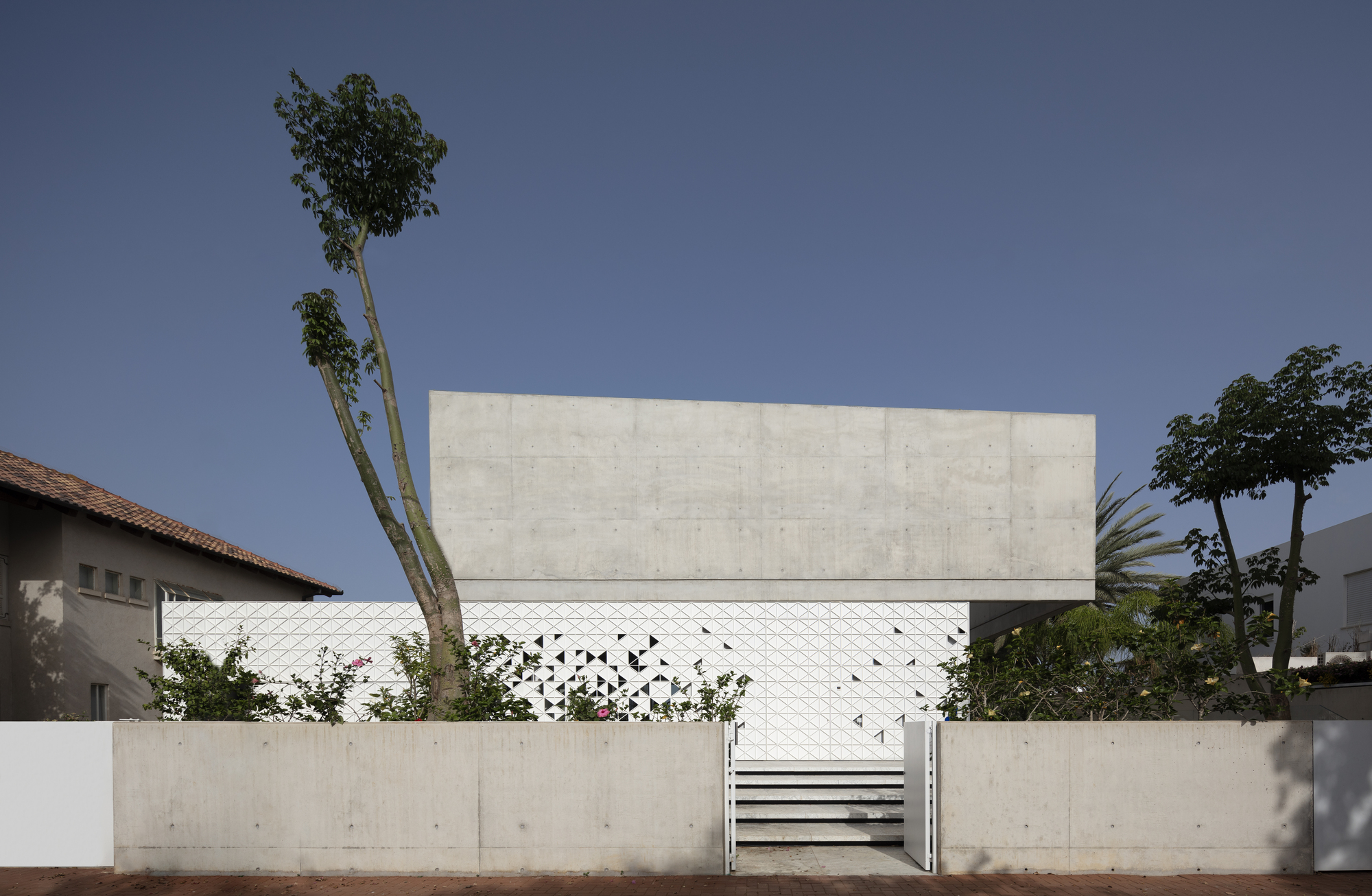 Gallery of D3 House / Pitsou Kedem Architects - 2