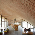 Maya Somaiya Library, Sharda School / Sameep Padora & Associates ...