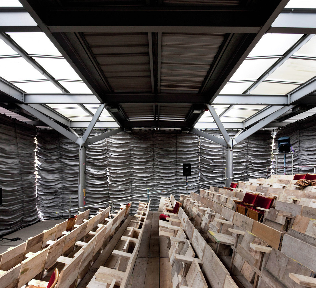 Gallery of Cinemas and Movie Theaters: Examples in Plan and Section - 21