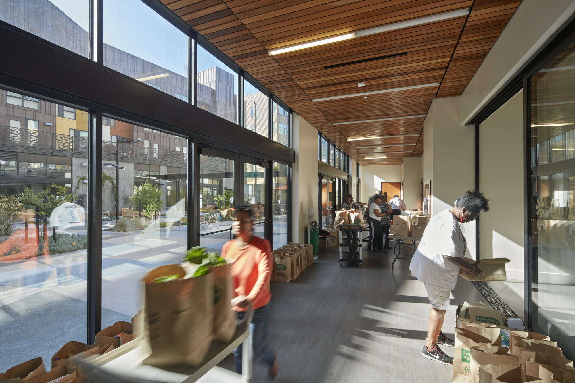 Galeria de Residencial Geriátrico Dr. George W. Davis / David Baker ...