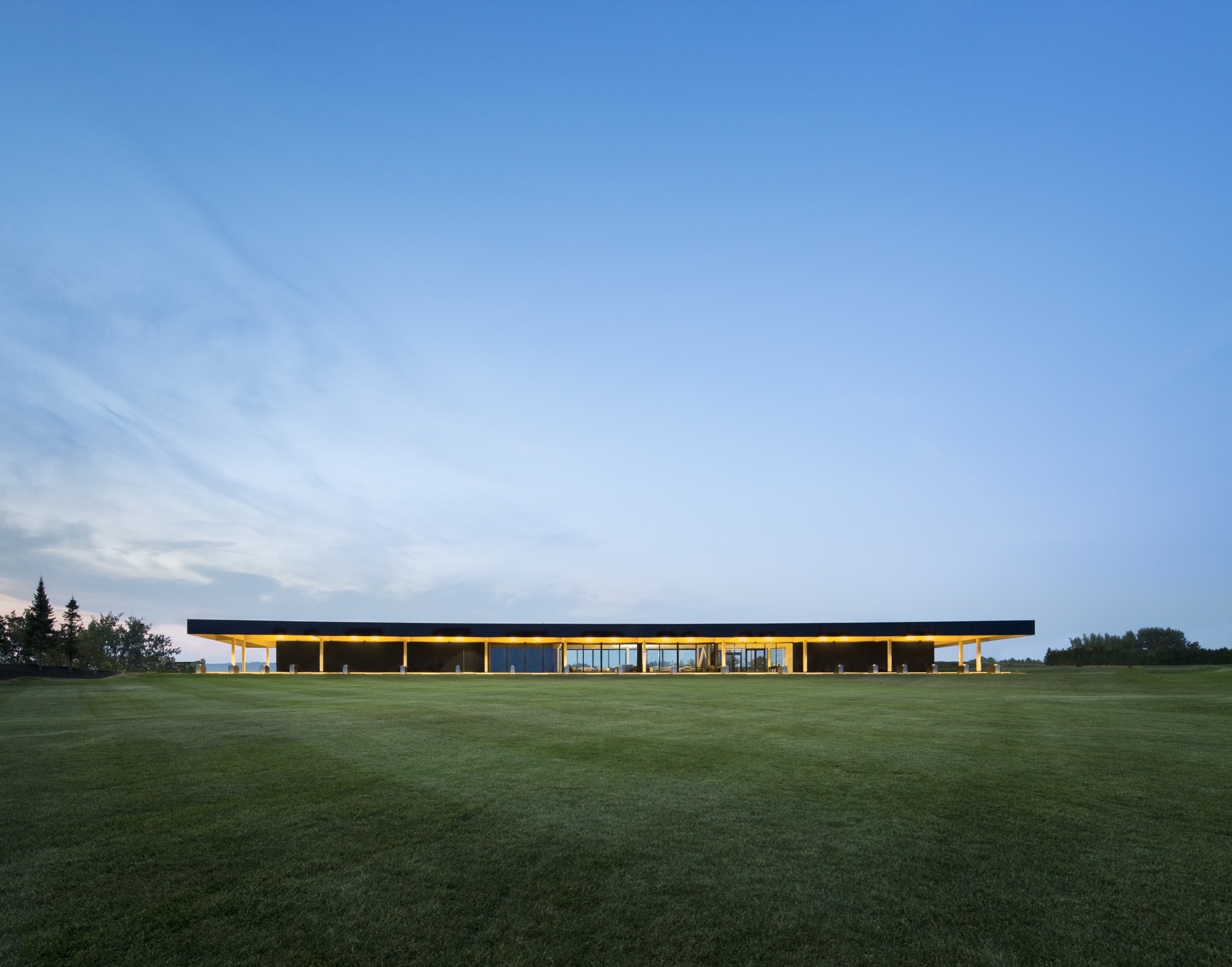 Gallery of A High-End Golf Clubhouse / Architecture49 - 2