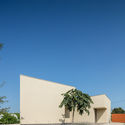Office Building in Arada / Nelson Resende | ArchDaily