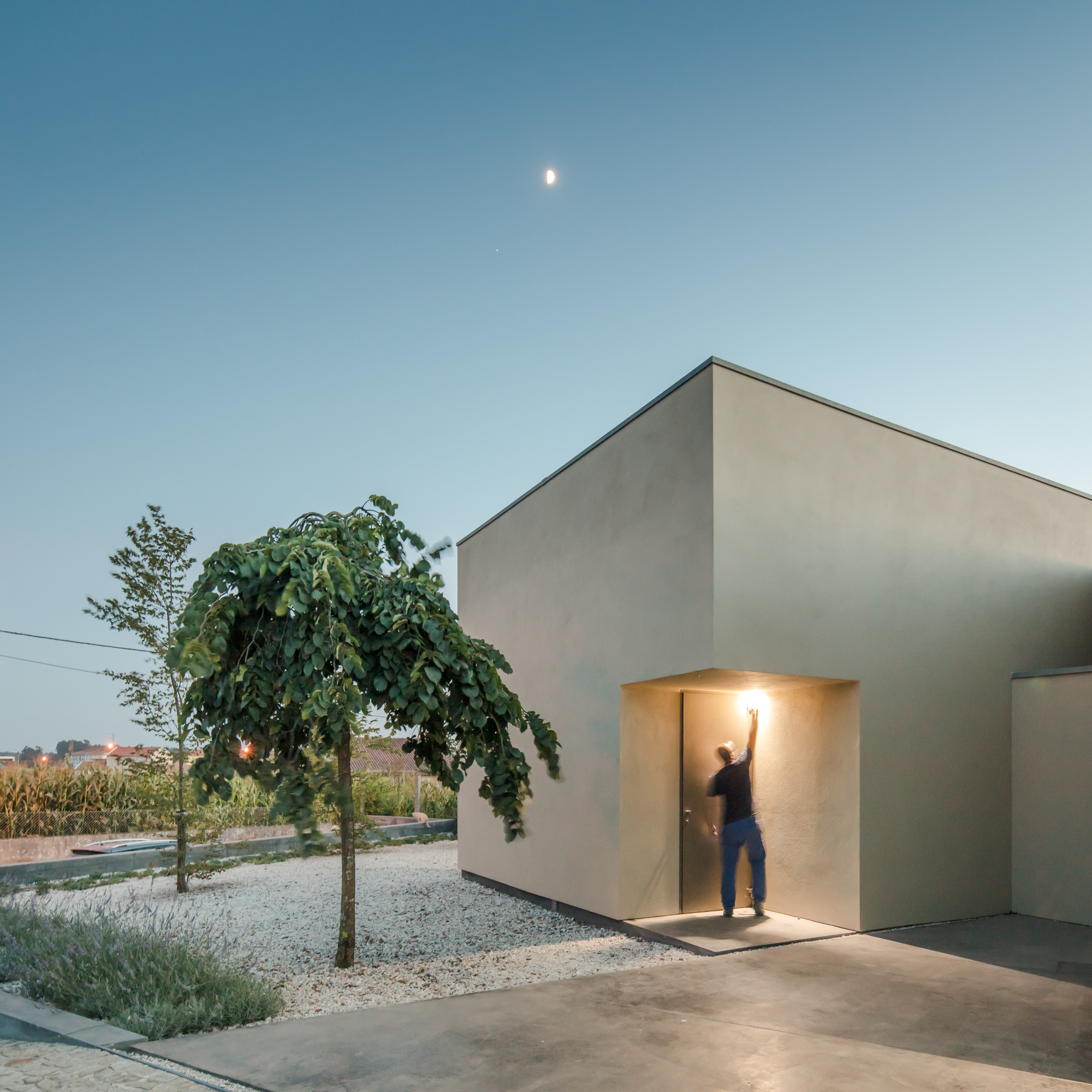 Gallery of Office Building in Arada / Nelson Resende - 28