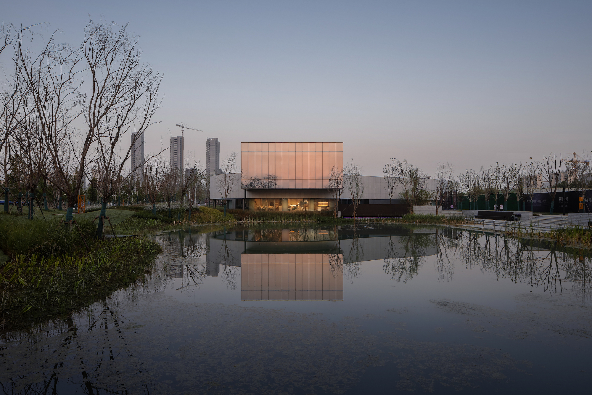 Gallery of HeFei Fei River Central Smart Garden Library / GEEDESIGN - 14