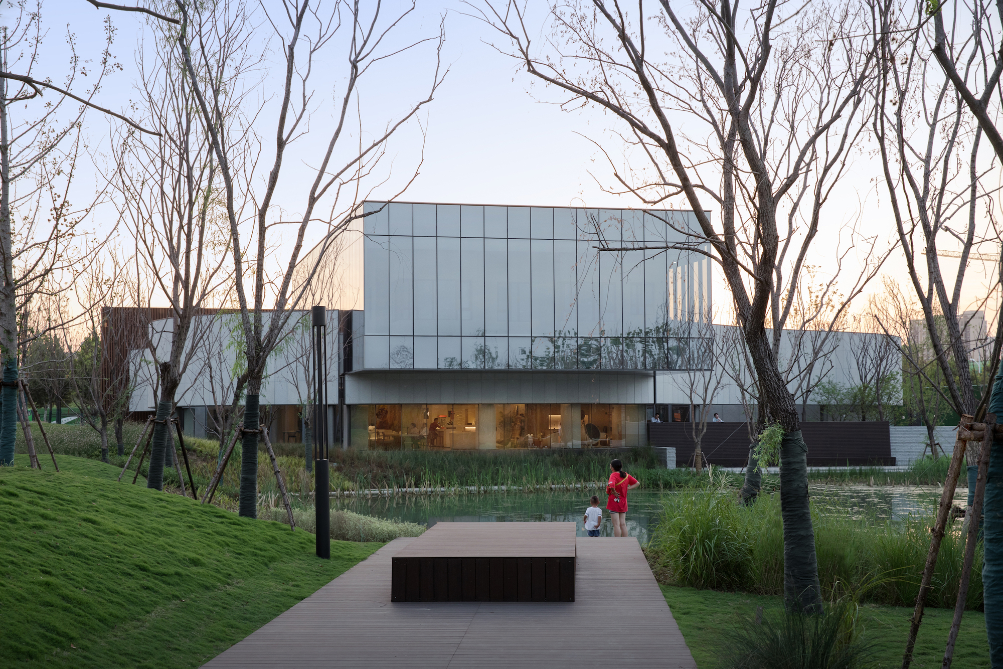 Gallery of HeFei Fei River Central Smart Garden Library / GEEDESIGN - 8