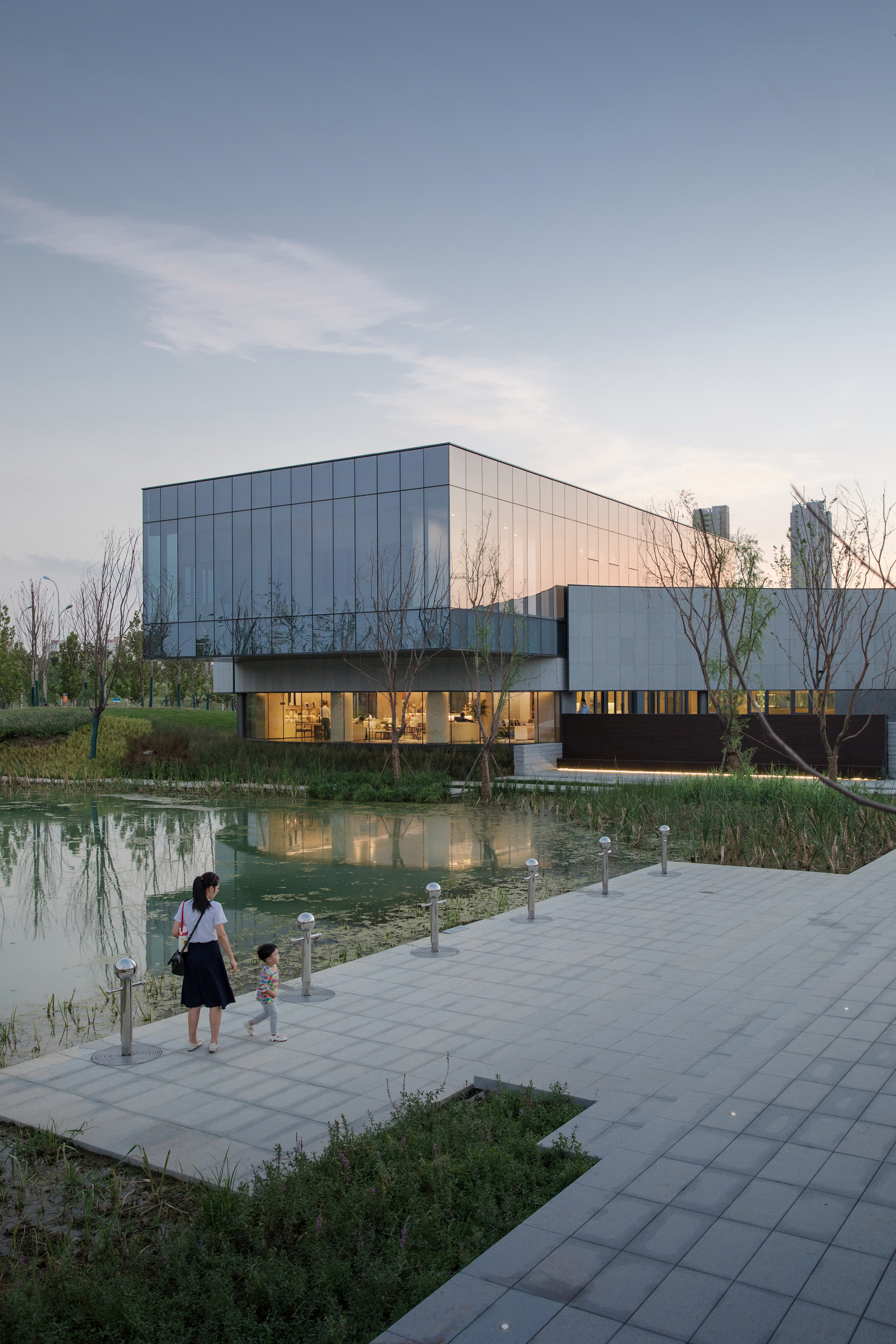 Gallery of HeFei Fei River Central Smart Garden Library / GEEDESIGN - 11