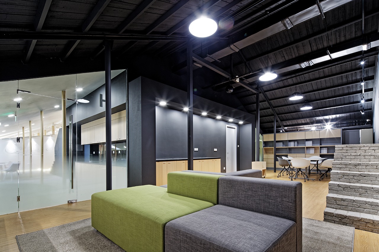 Gallery of Smart Innovation Learning Center / NEILI LAB - 7