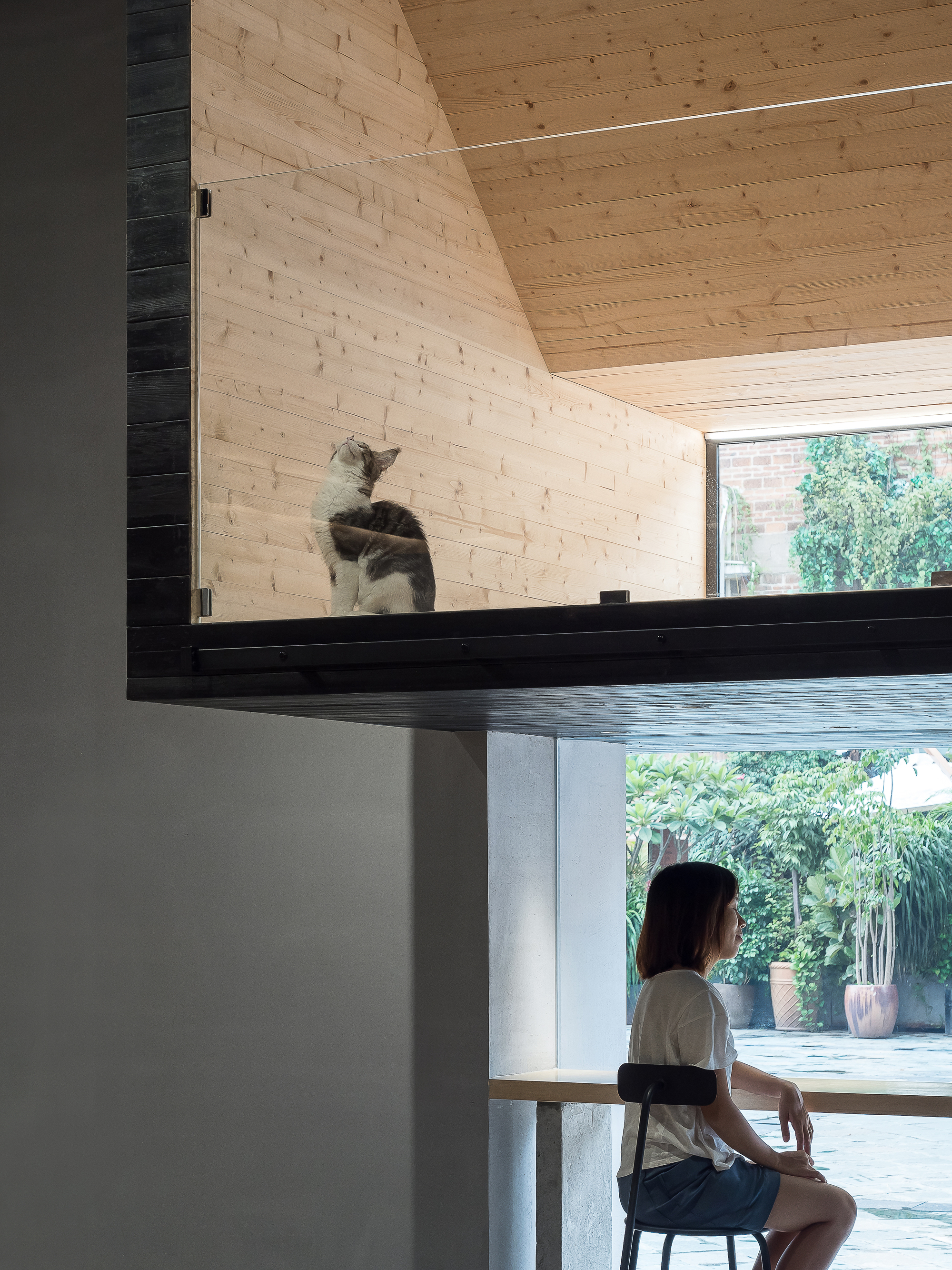 Gallery of Meow Restaurant / E Studio - 13