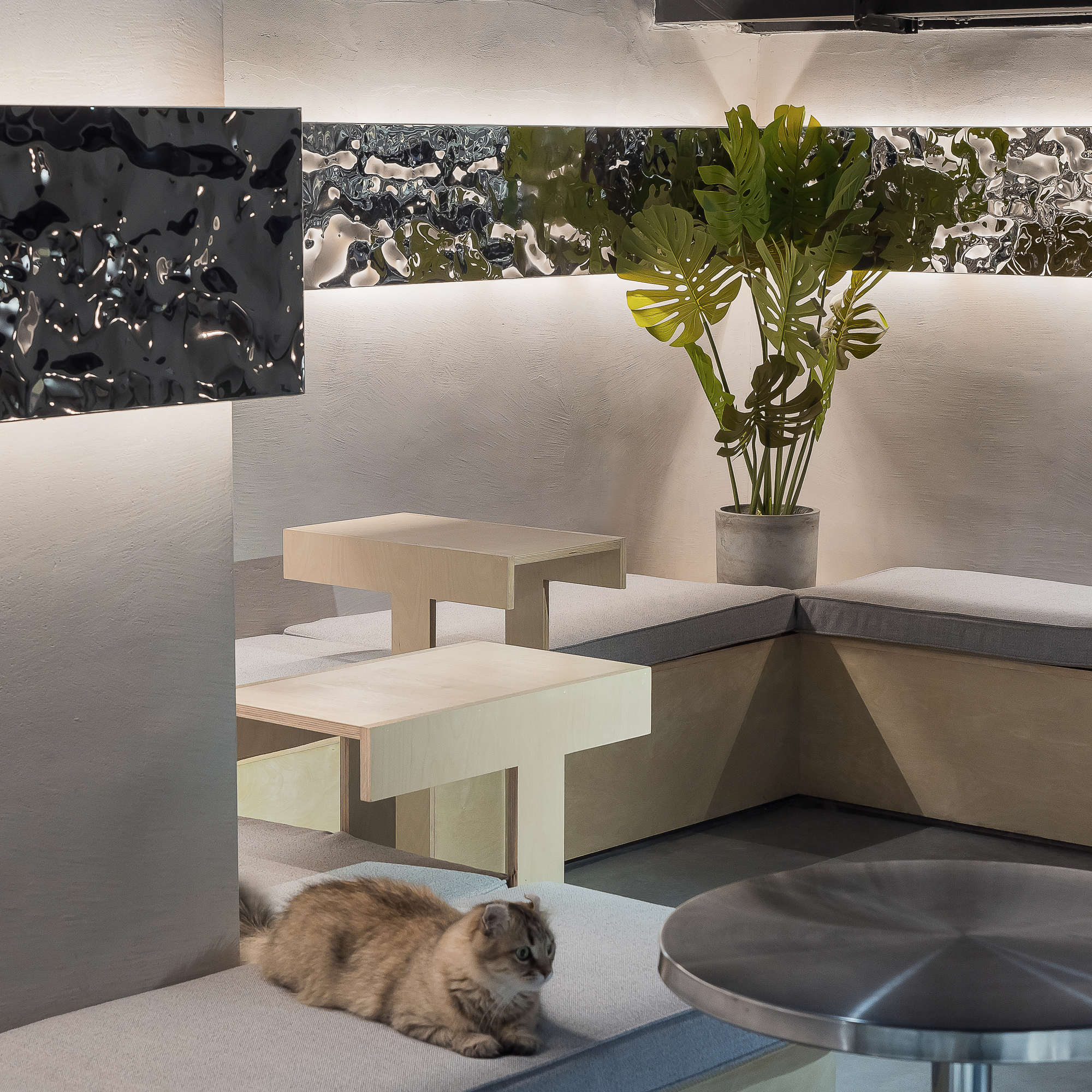 Gallery of Meow Restaurant / E Studio - 19