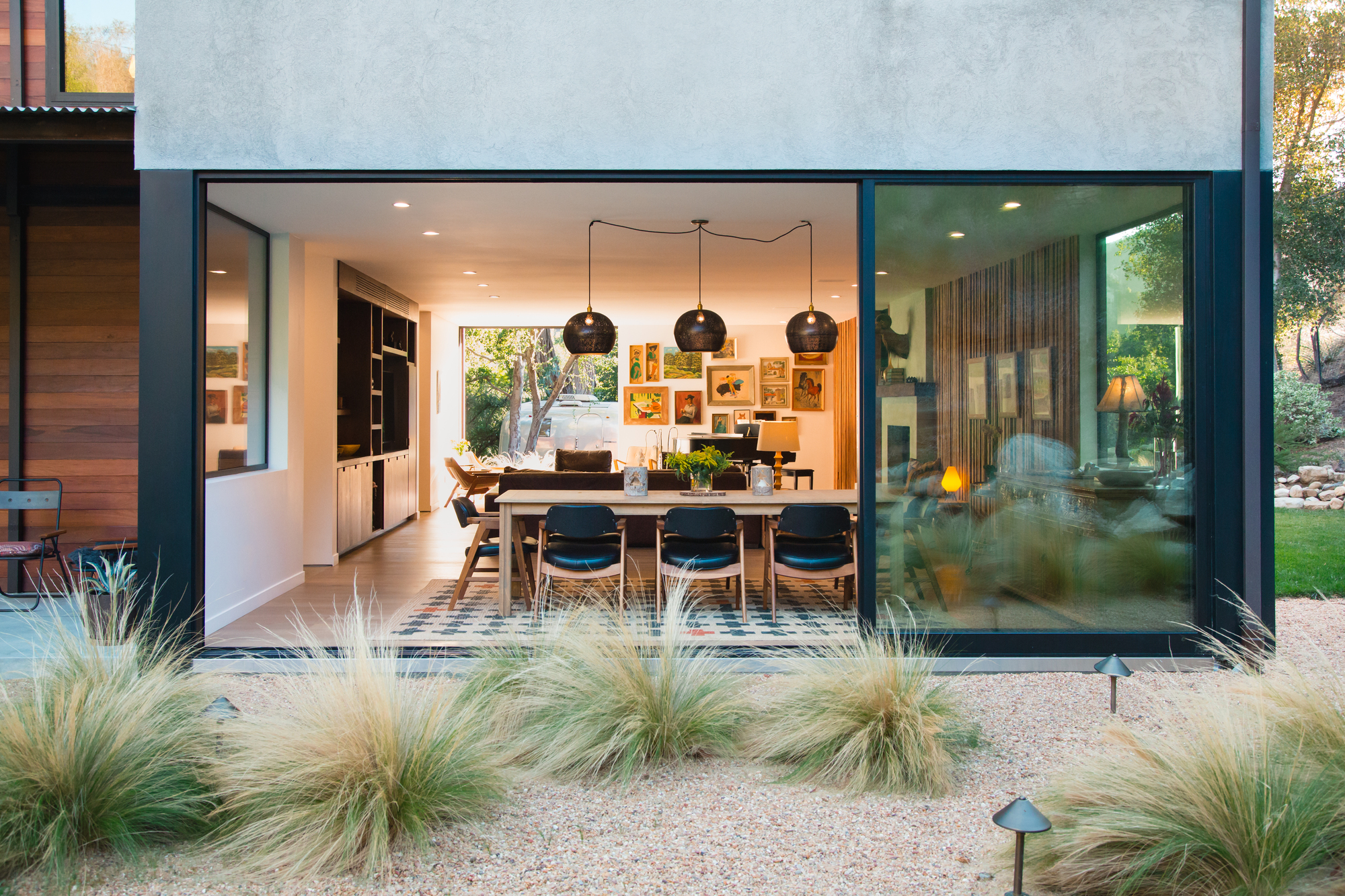 Gallery of 5 Incredible Indoor-Outdoor Spaces for Fall - 2