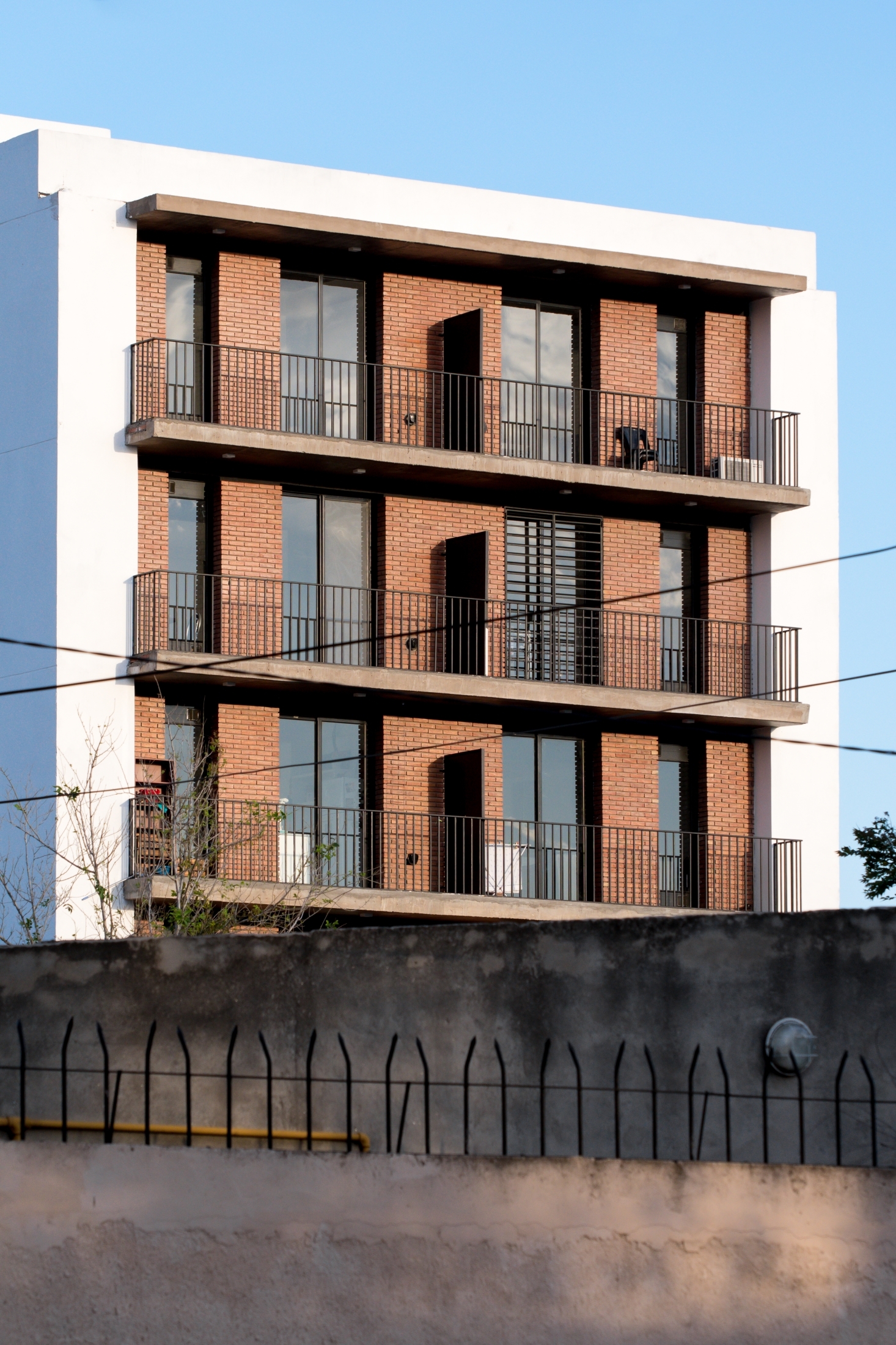 Gallery of NANZER Building / V + Arquitectura - 13